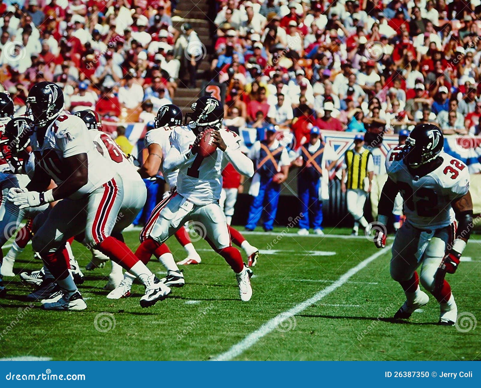 Michael Vick Atlanta Falcons Editorial Image - Image of field, athlete ...