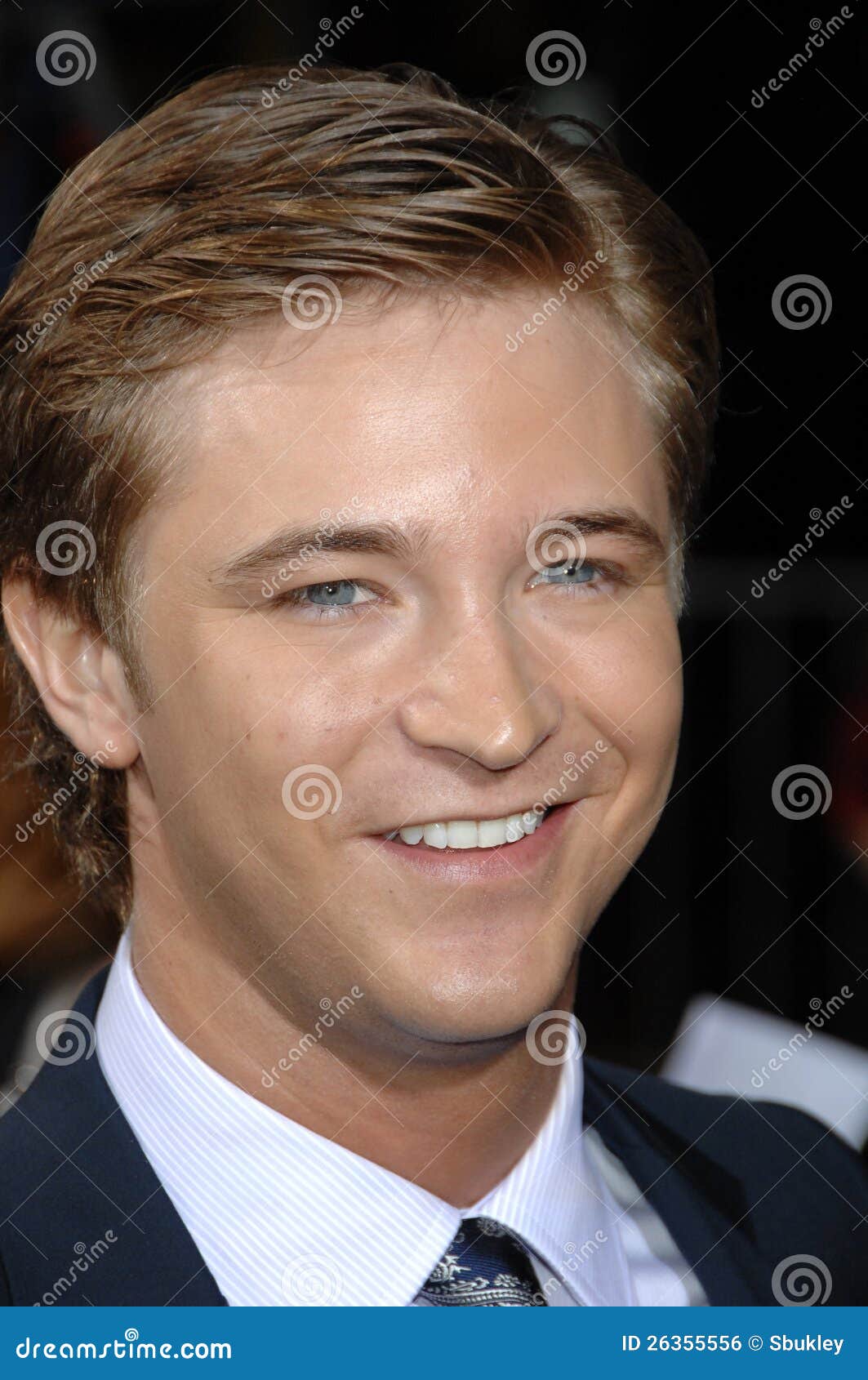 Michael Welch editorial photo. Image of 111609, twilight - 26355556