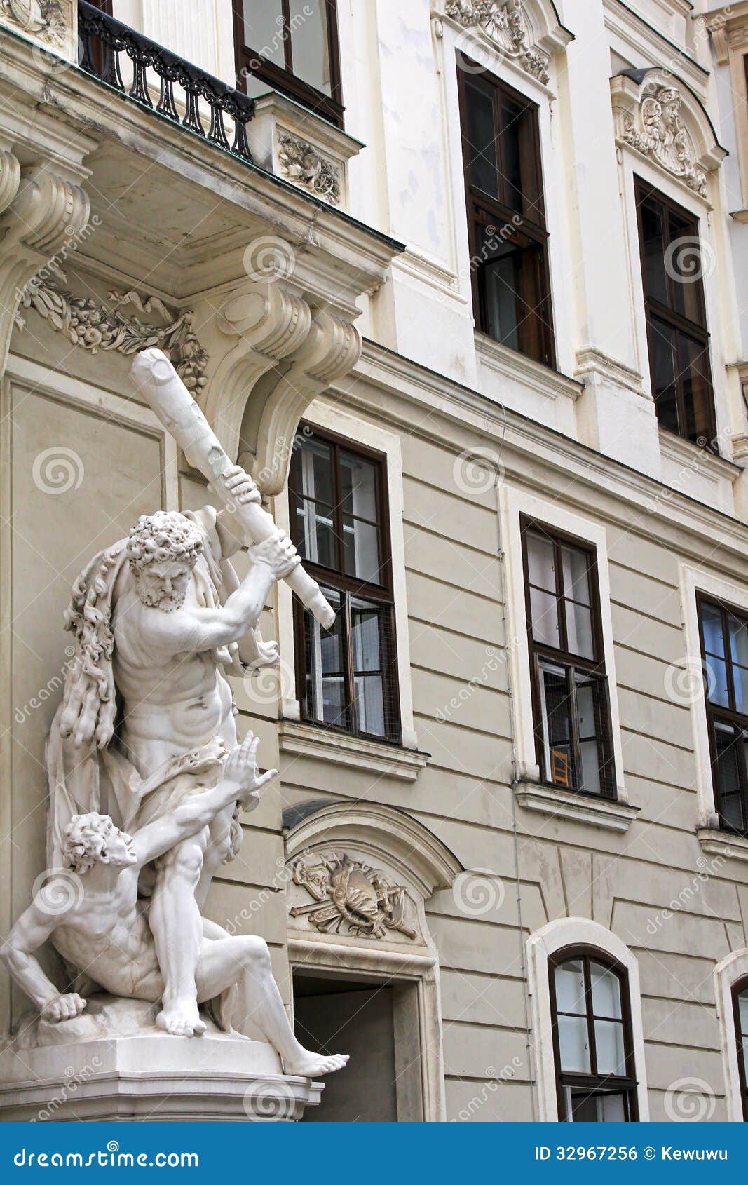 Michaelertrakt, Statue Von Herkules Und Von Busiris Stockfoto - Bild ...