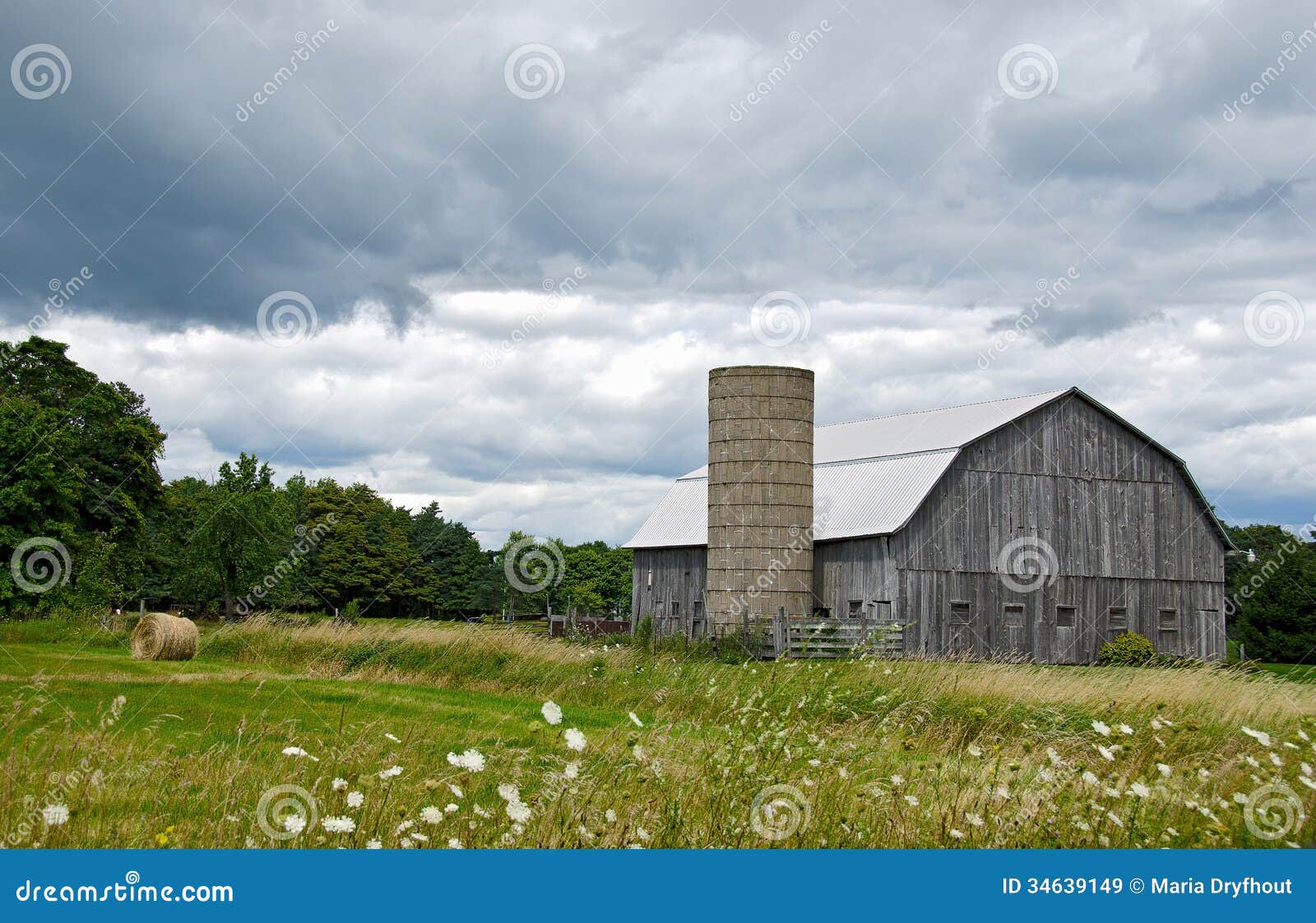 Michigan Barn with Hay Bale Stock Image - Image of rural, nature: 34639149