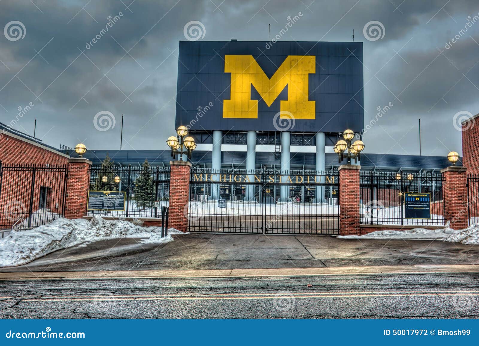 Michigan Stadium editorial photography. Image of yellow - 50017972