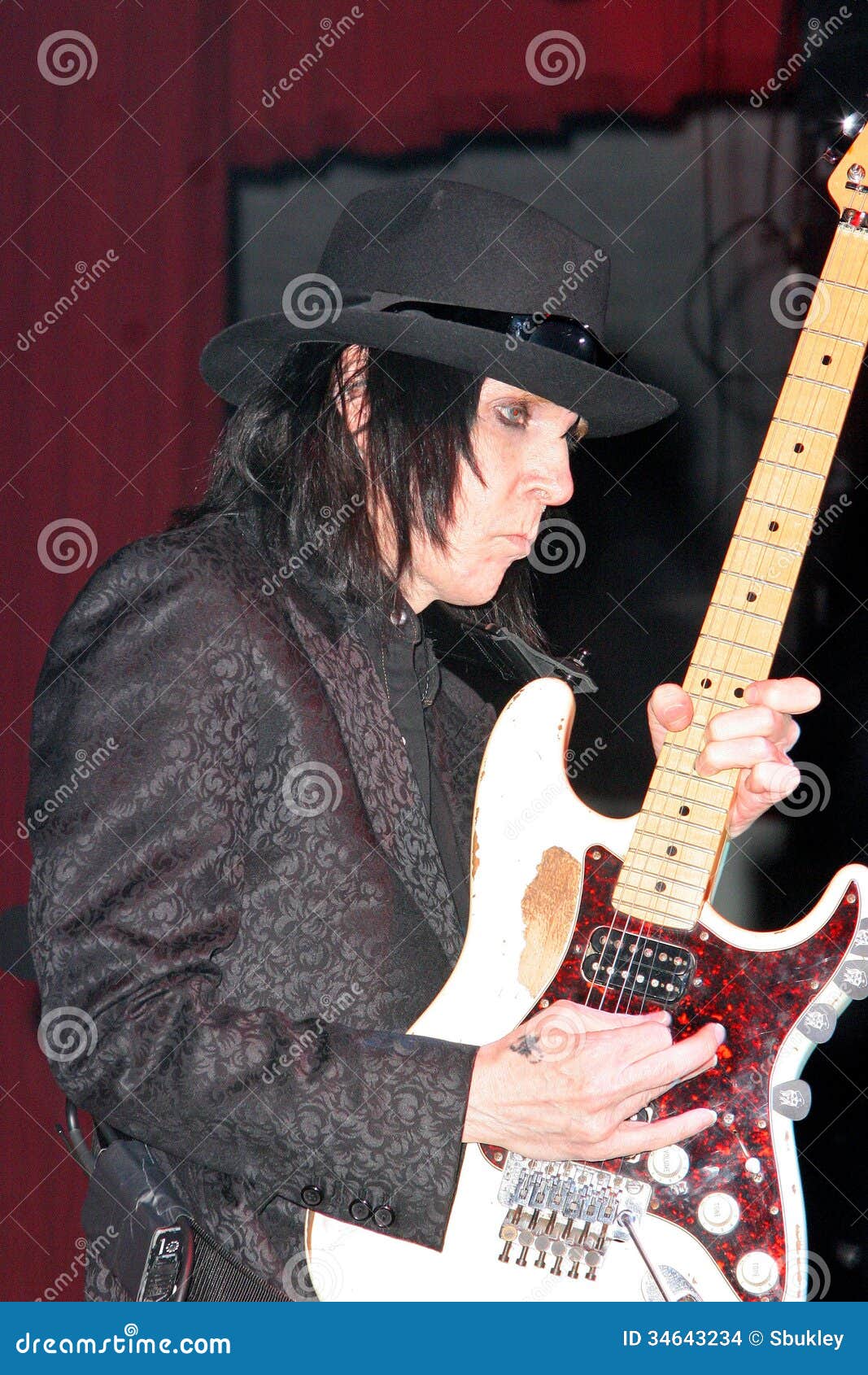 Mick Mars image stock éditorial. Image du hollywood, rouge - 34643234