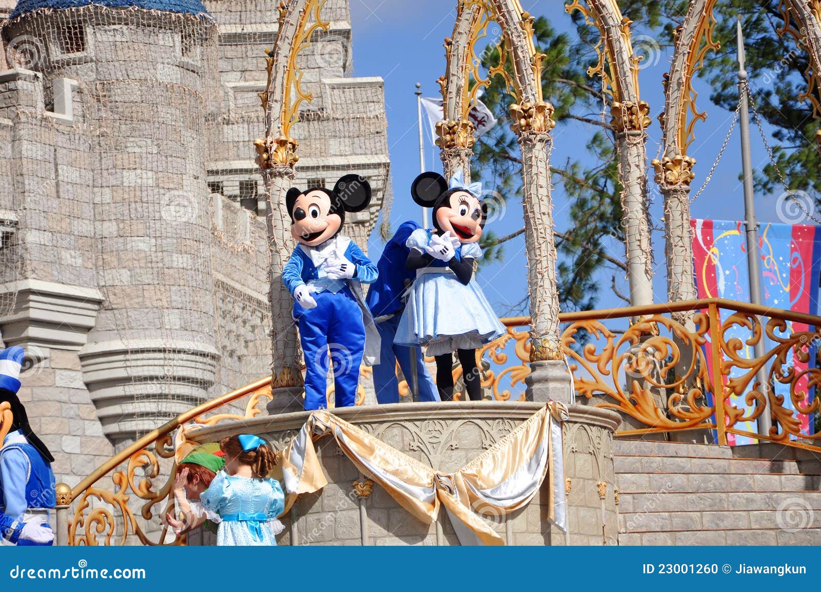 Mickey and Minnie Mouse in Disney World Editorial Image - Image of ...