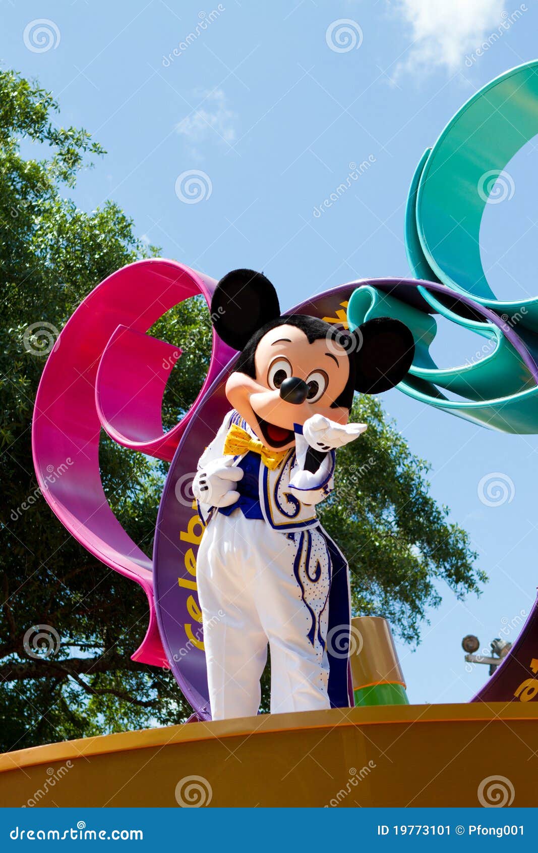 Mickey Mouse in Einer Parade Redaktionelles Foto - Bild von parade ...
