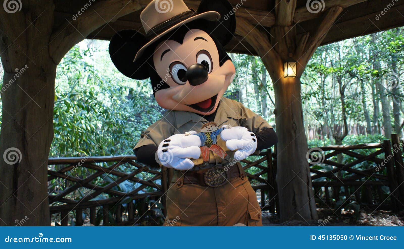 Mickey Mouse Holds Flat Stanley Editorial Image - Image of flat, mickey ...
