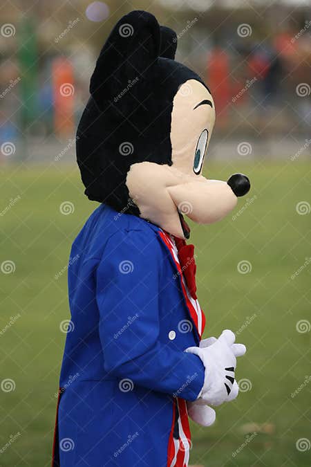 Mickey Mouse / Profile editorial stock image. Image of disney - 17110984