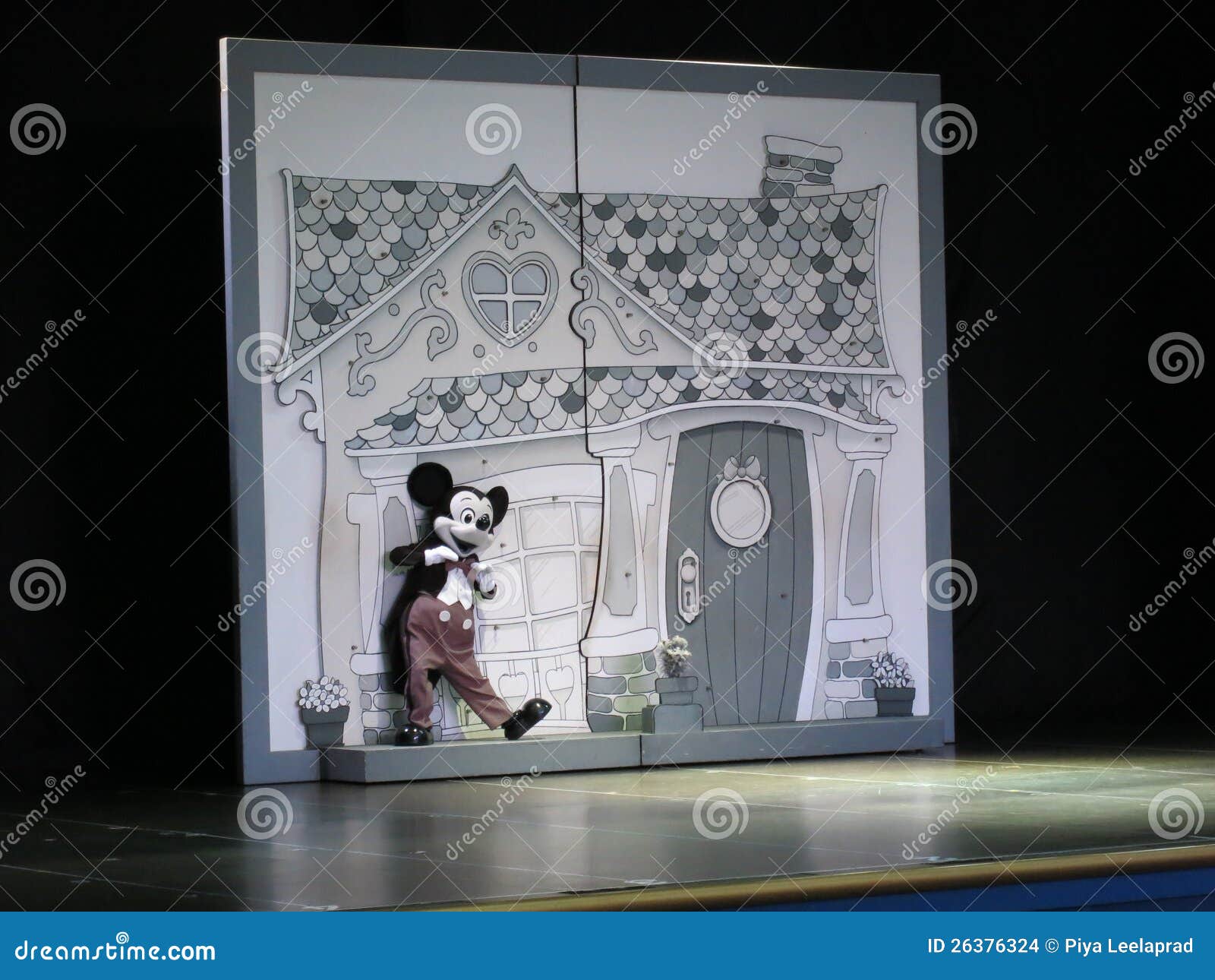 Mickey Mouse on the Stage editorial stock image. Image of disney - 26376324