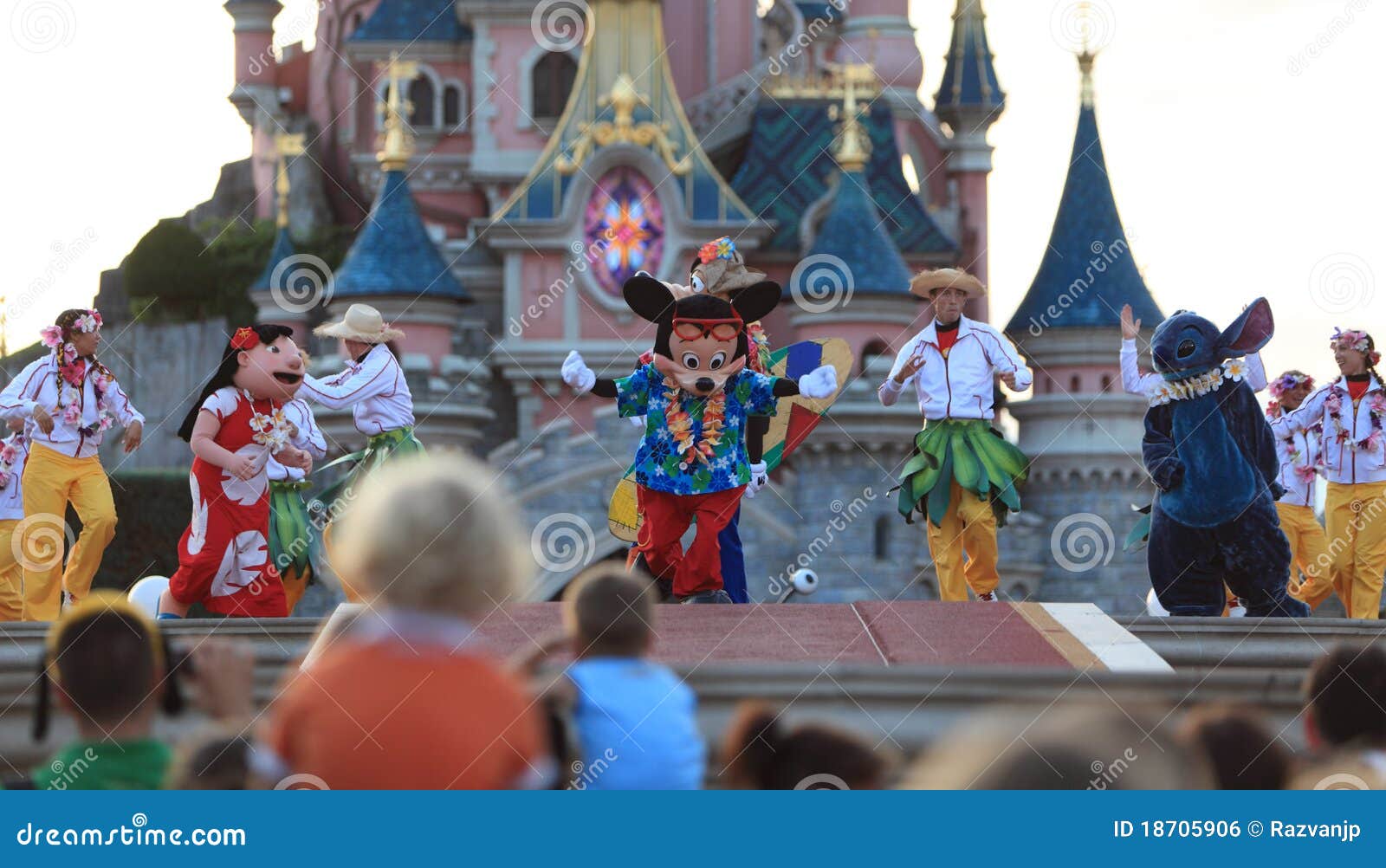 Mickey Mouse y sus amigos foto editorial. Imagen de hospitalidad - 18705906