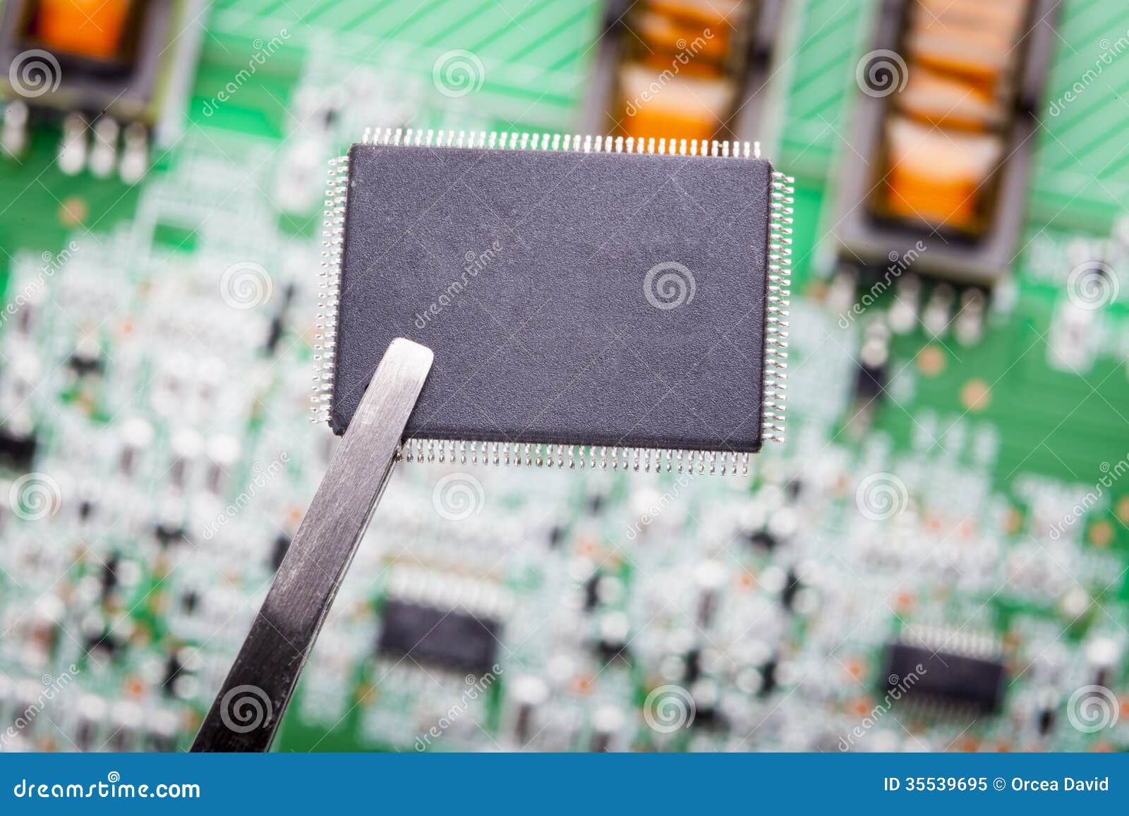 Micro chip immagine stock. Immagine di particolare, verde - 35539695