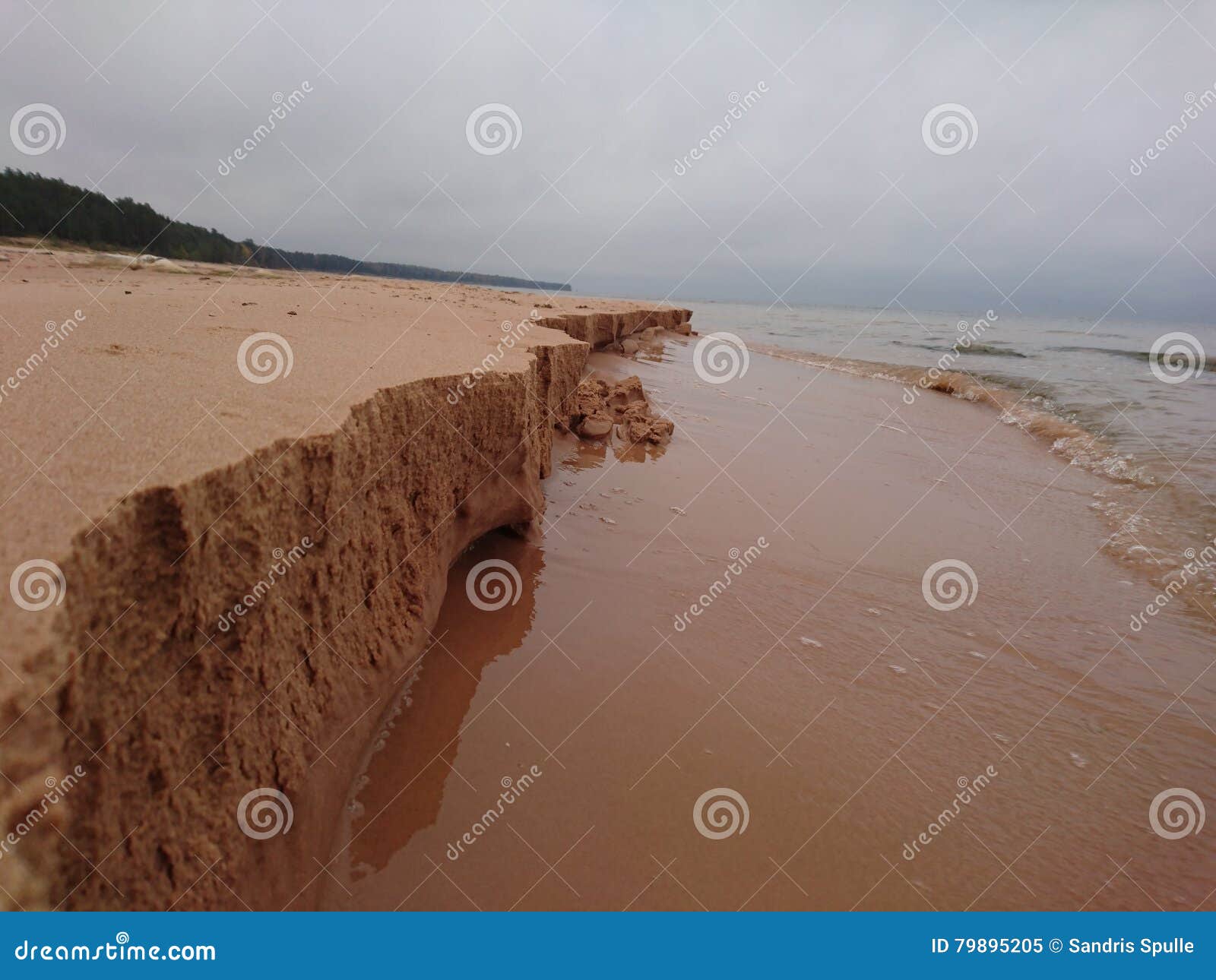 Micro sand cliff stock image. Image of ocean, tide, horizon - 79895205