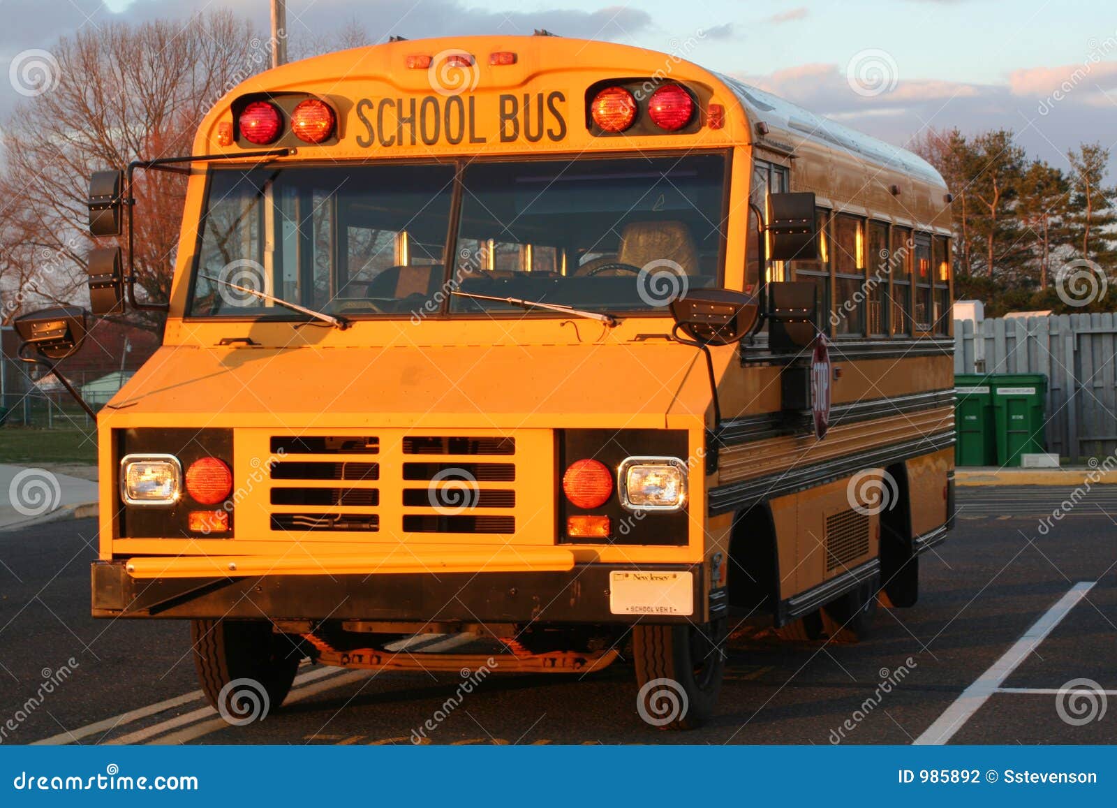 Microbús foto de archivo. Imagen de estudiantes, cortocircuito - 985892