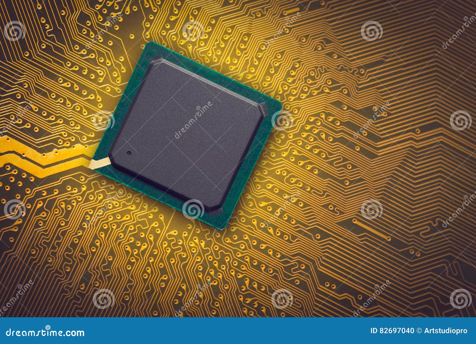 Microchip stock foto. Image of belangrijkst, digitaal - 82697040