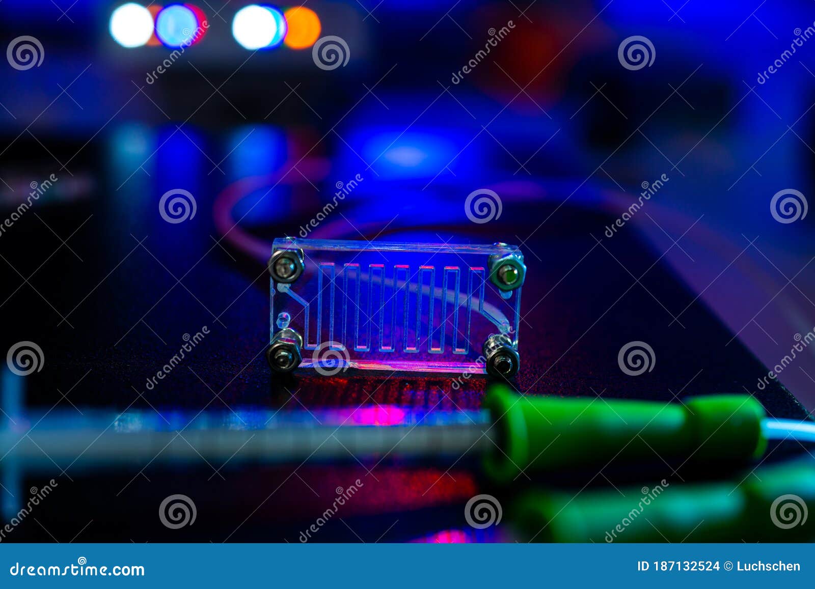 Microfluidic Device Instrument that Uses Micro Amounts of Fluid on a ...