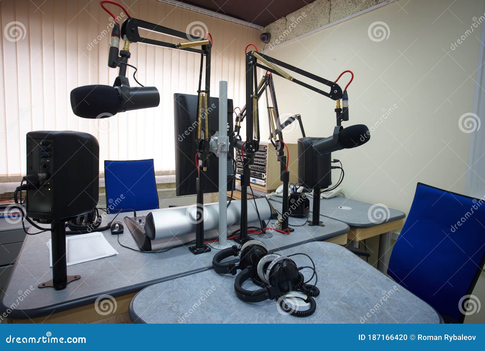 Microfoni Per Presentatori Radio Nella Sala Radio Fotografia Stock ...