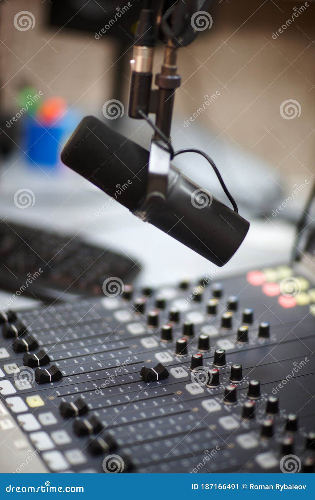 Microfoni Per Presentatori Radio Nella Sala Radio Immagine Stock ...