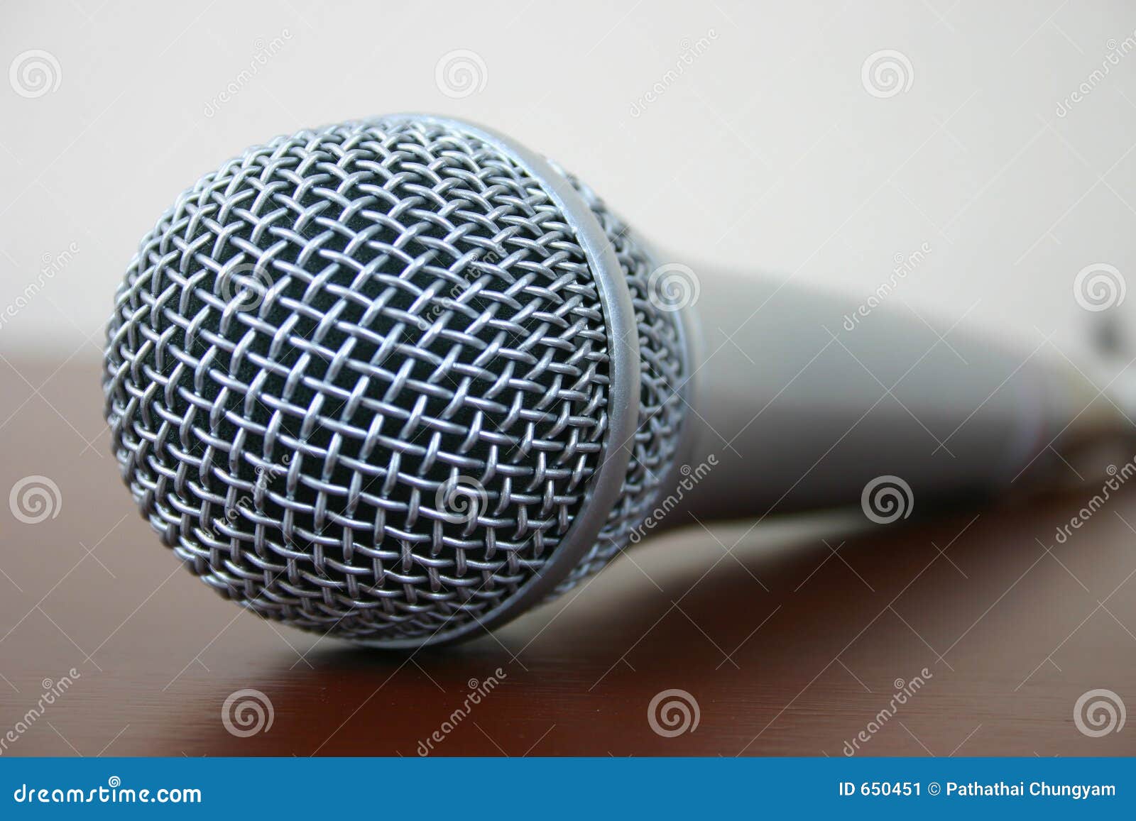 Microfono immagine stock. Immagine di voce, musicale, altoparlante - 650451