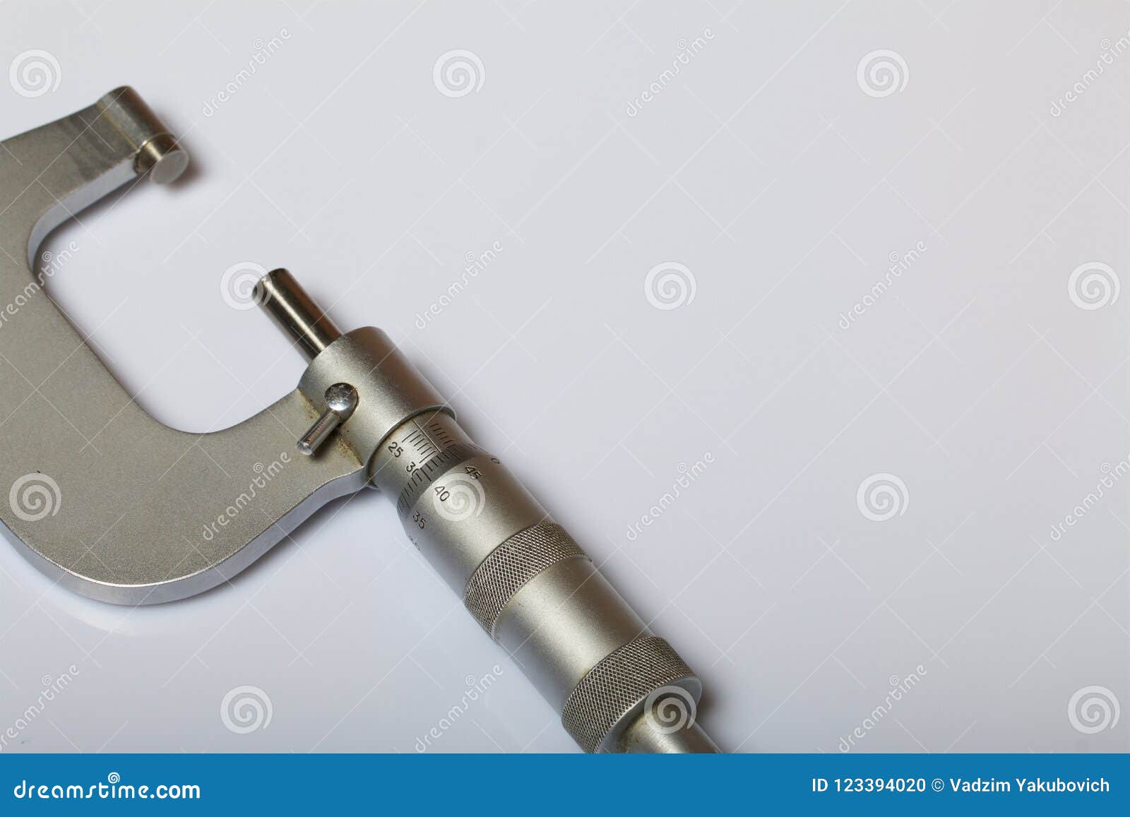 Micrometer with a Circular Scale for External Measurements and a ...