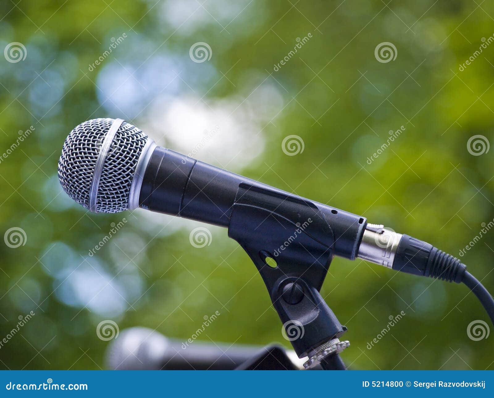 Microphone photo stock. Image du radiodiffusion, instrument - 5214800