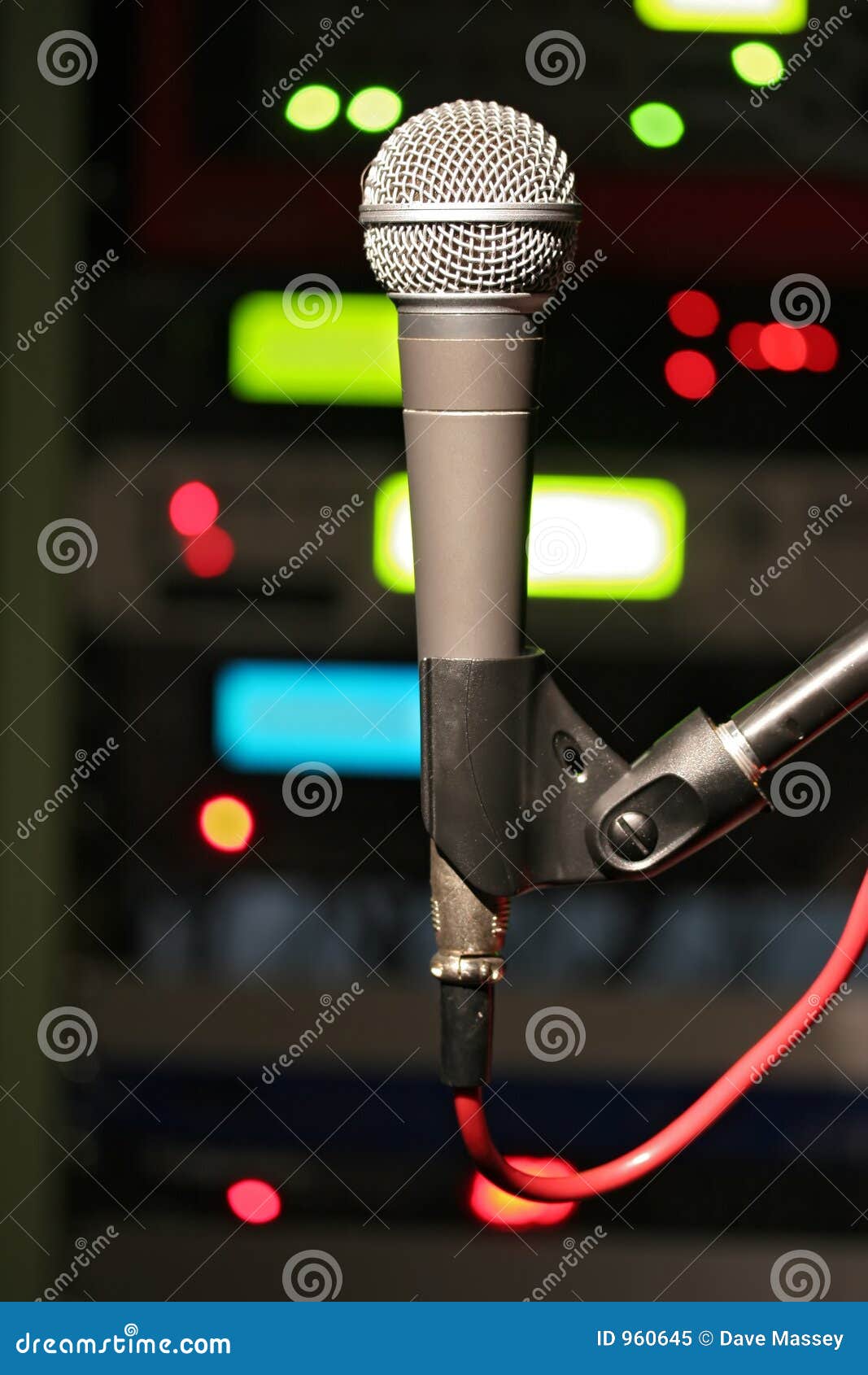 Microphone Dynamique Dans Le Studio Image stock - Image du ...
