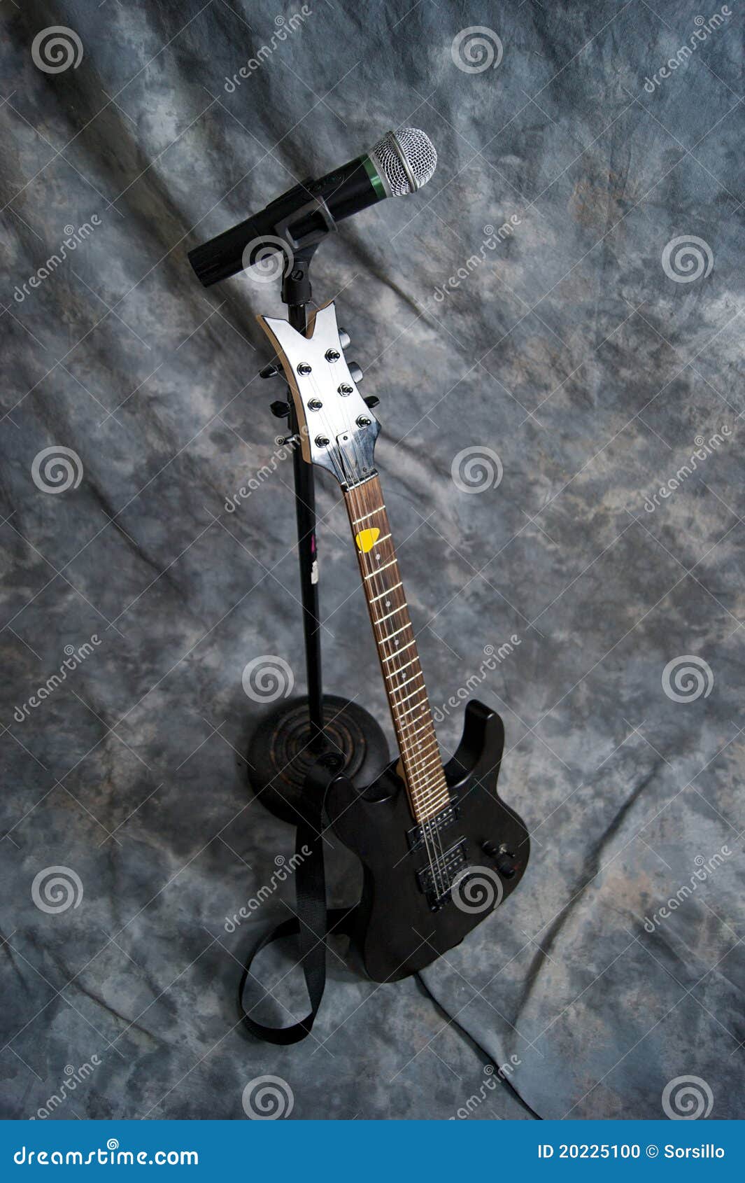 Microphone and Electric Guitar Stock Photo - Image of black, pick: 20225100