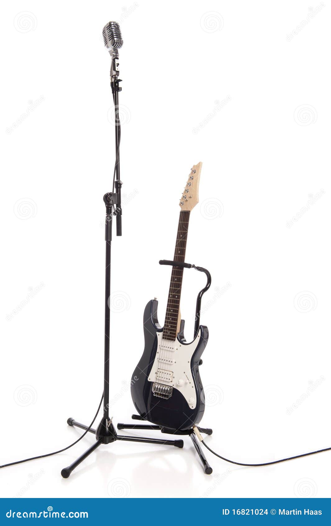 Microphone, Stand and Scarf Stock Photo - Image of concert, audio: 16821024