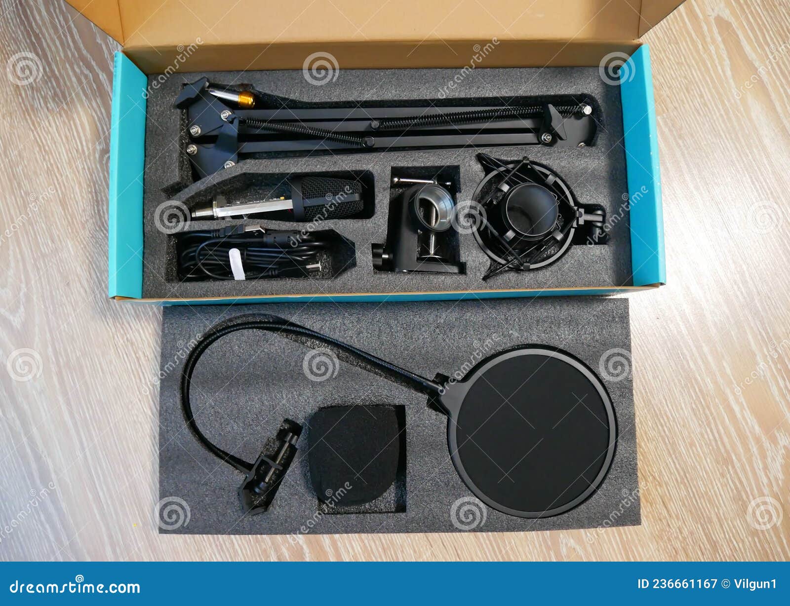 Microphone for Streaming and Bloggers. Microphone on a Movable Leg for ...