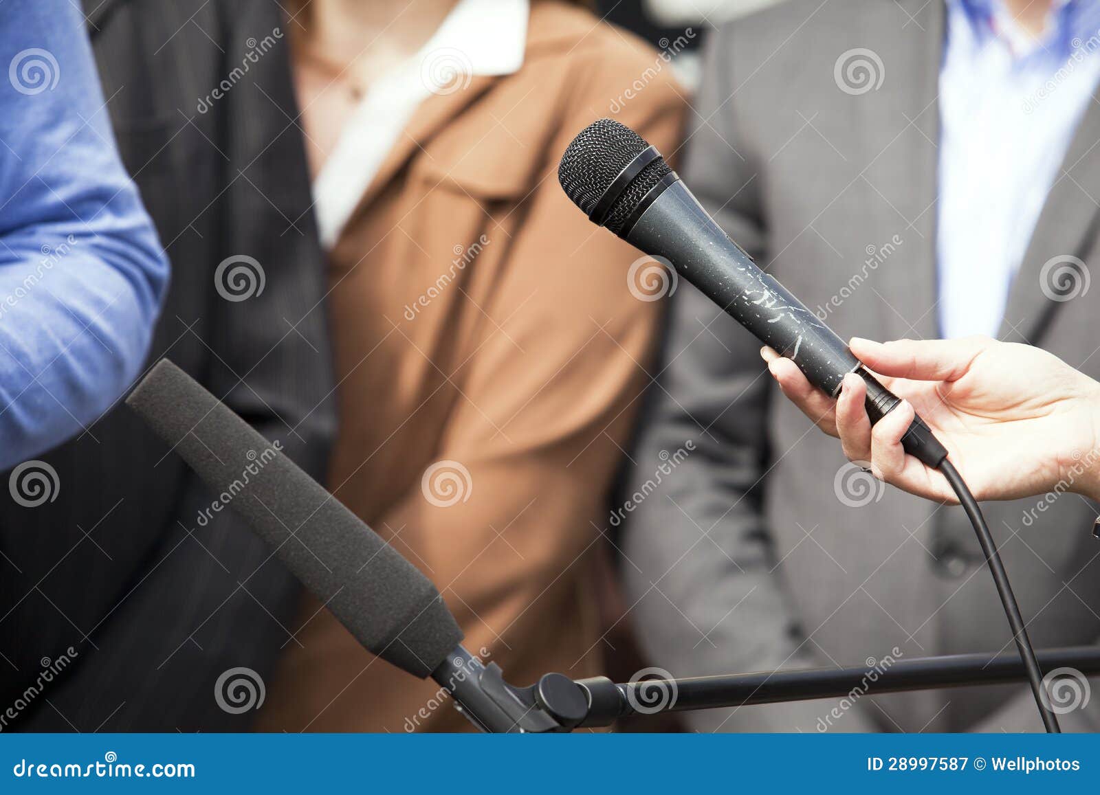 Microphone in woman s hand stock image. Image of comment - 28997587