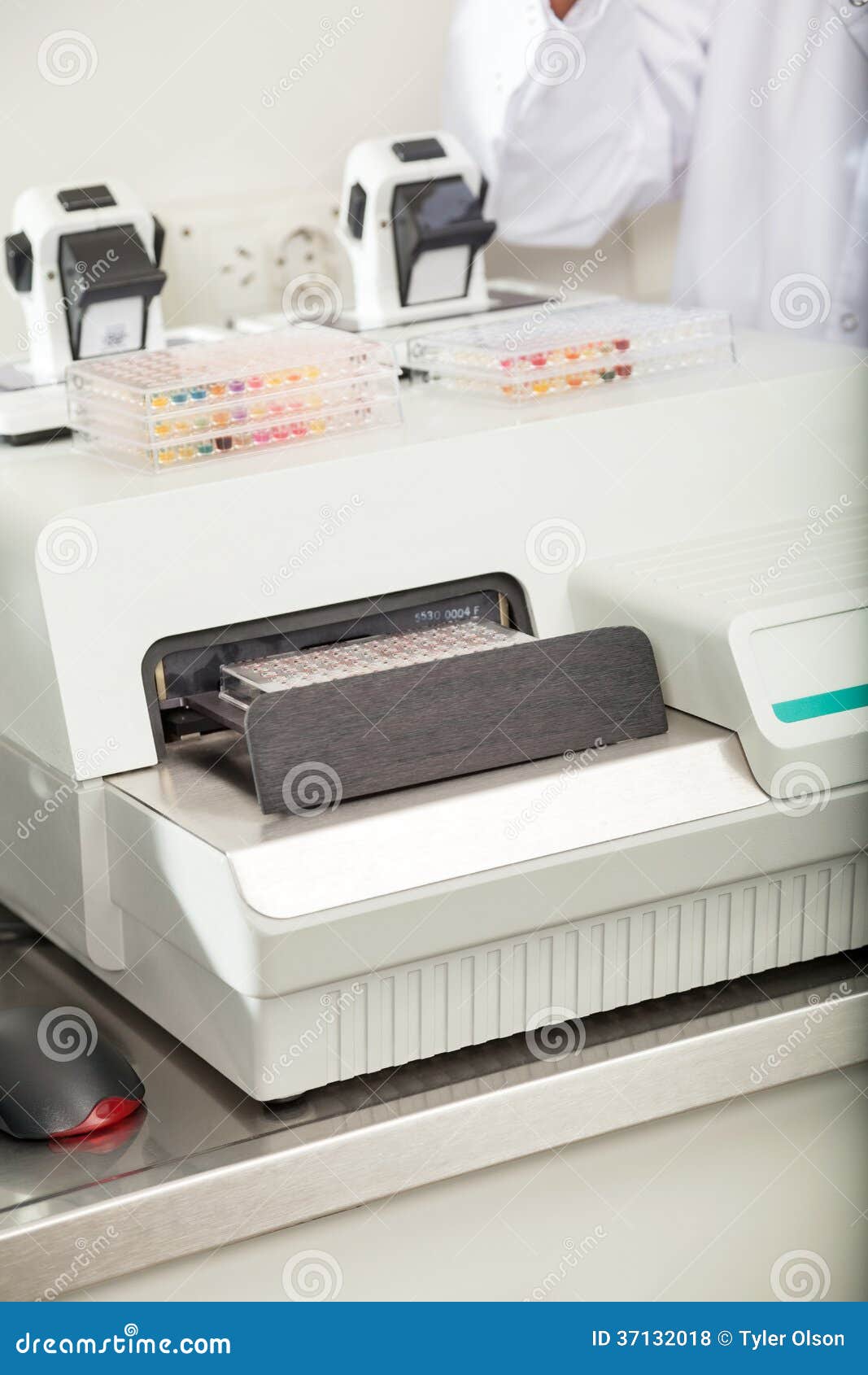 Microplates on Analyzer in Lab Stock Photo - Image of microwell ...