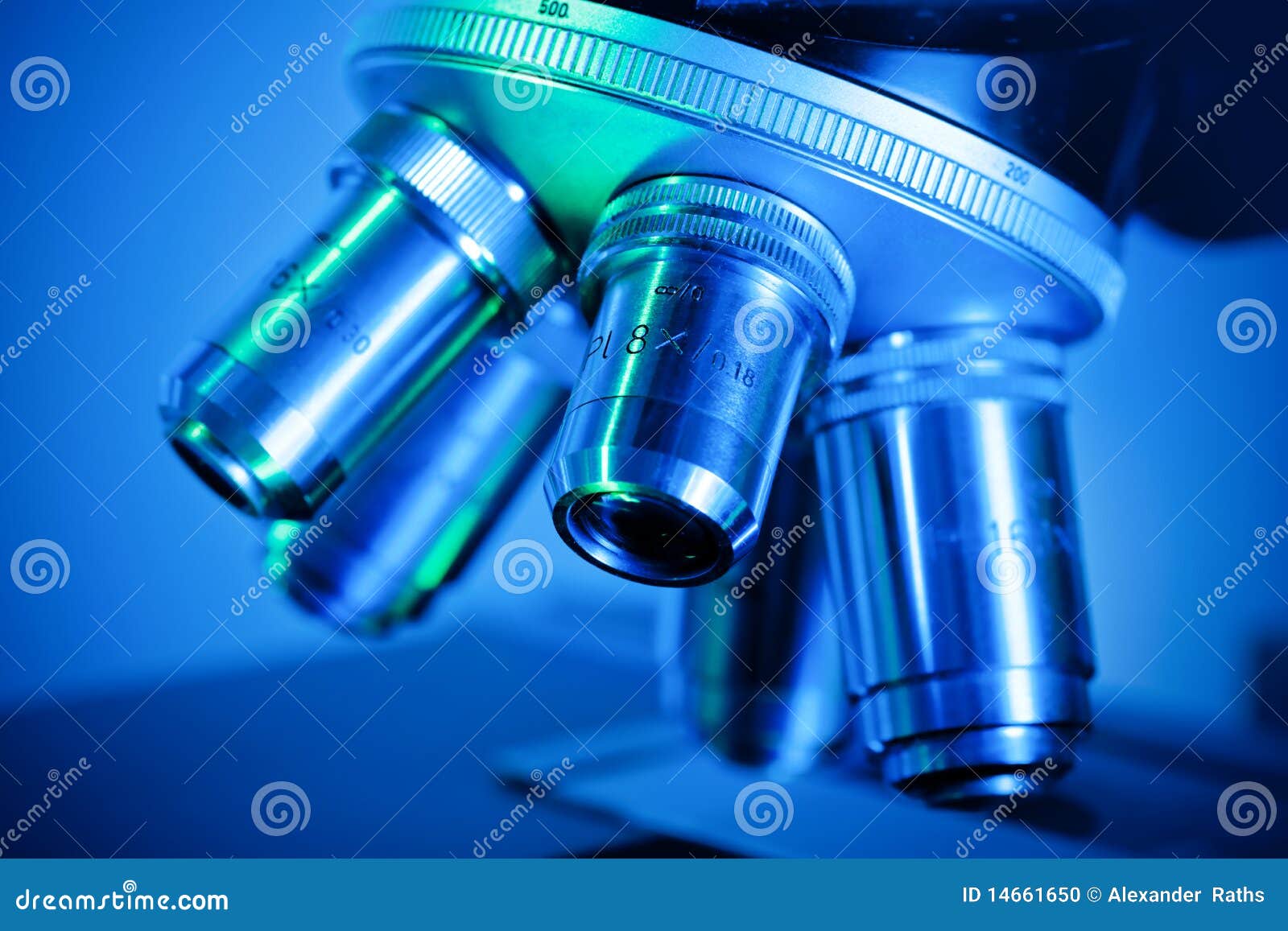 Microscope photo stock. Image du biologie, découverte - 14661650