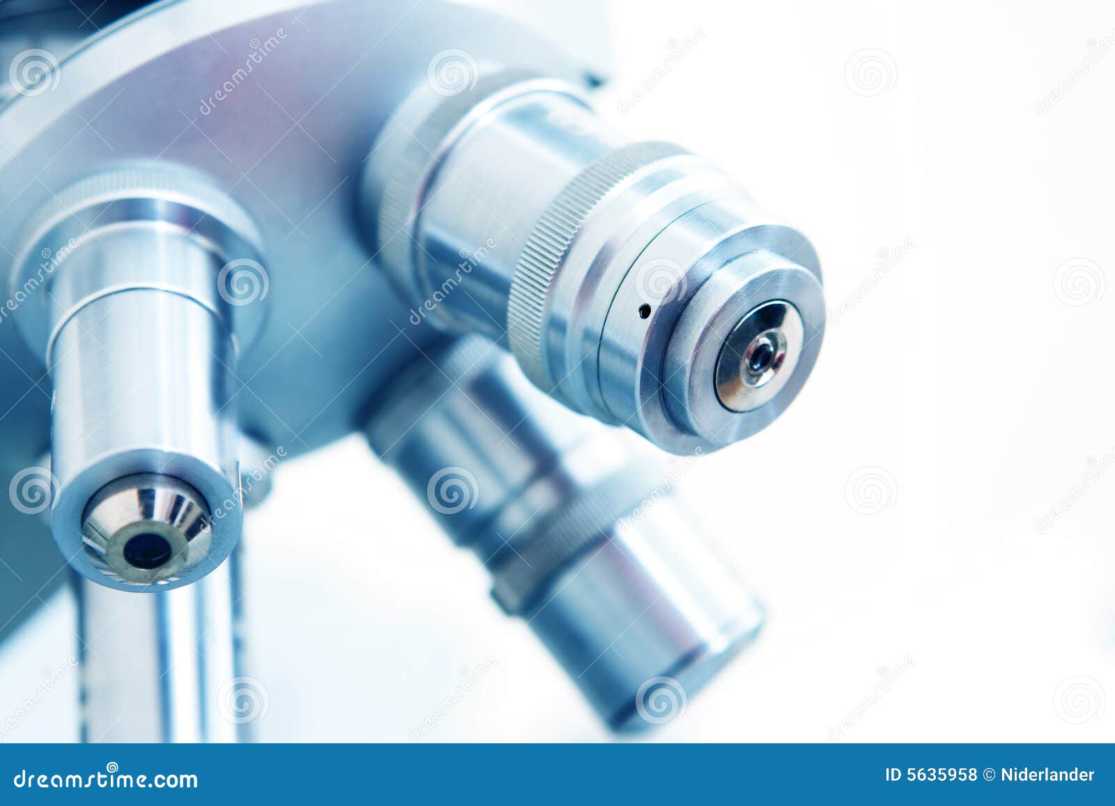 Microscope Dans Le Laboratoire Photo stock - Image du matériel ...