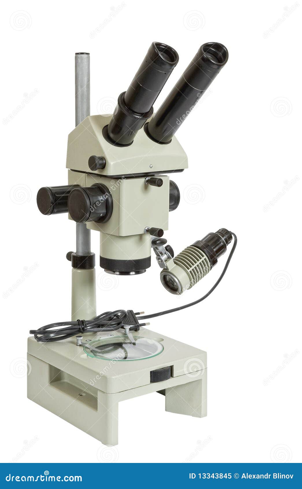Microscope optique image stock. Image du microbiologie - 13343845