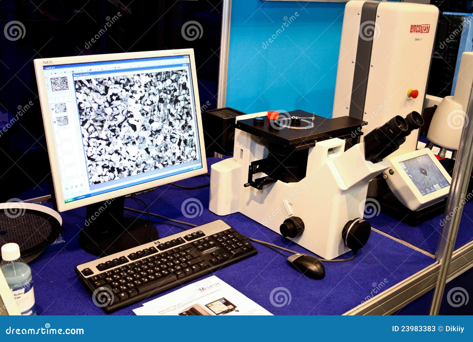 Microscopio Metalográfico Electrónico Foto de archivo editorial ...