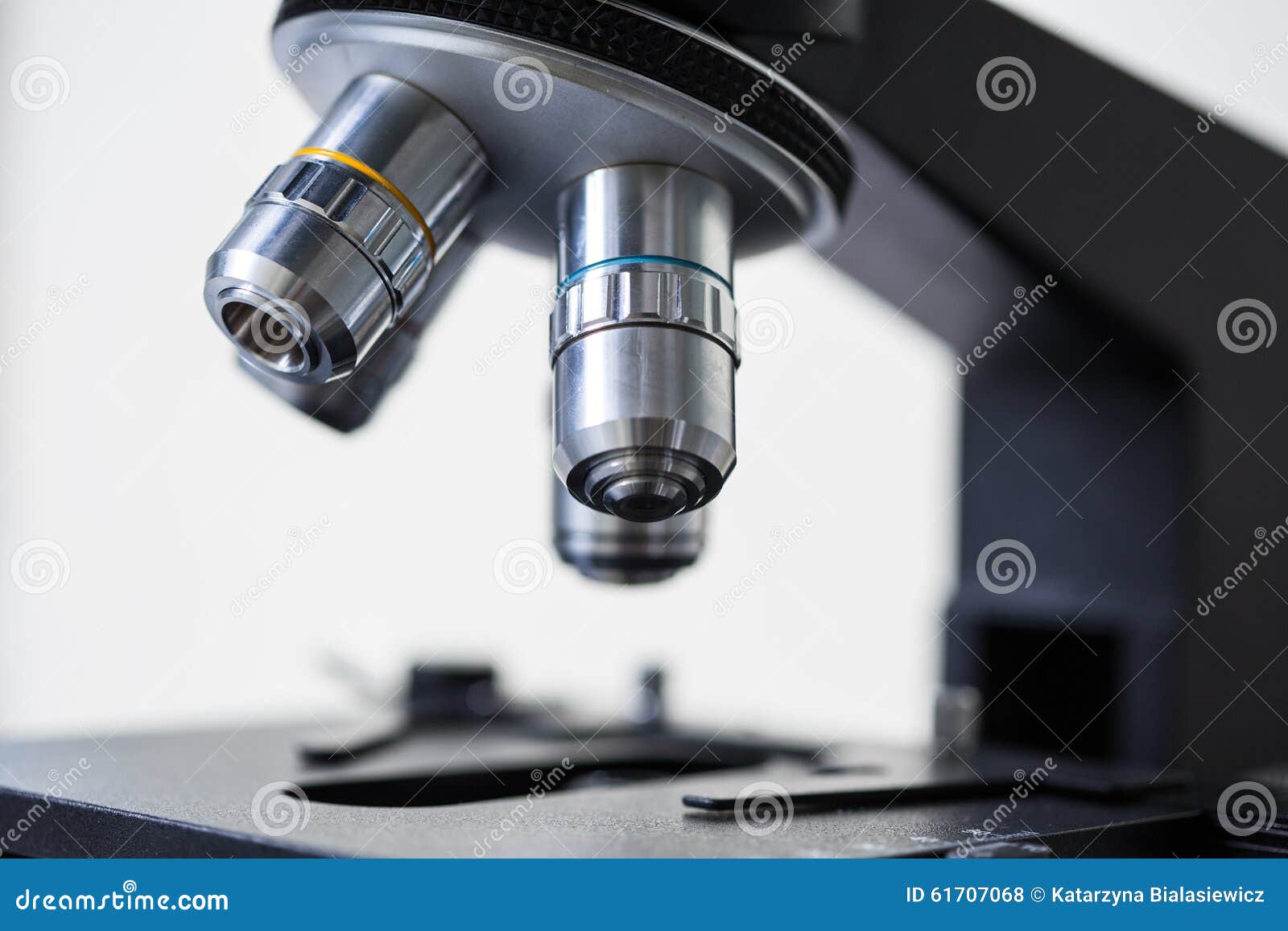 Microscopio Moderno Del Laboratorio Foto de archivo - Imagen de ...