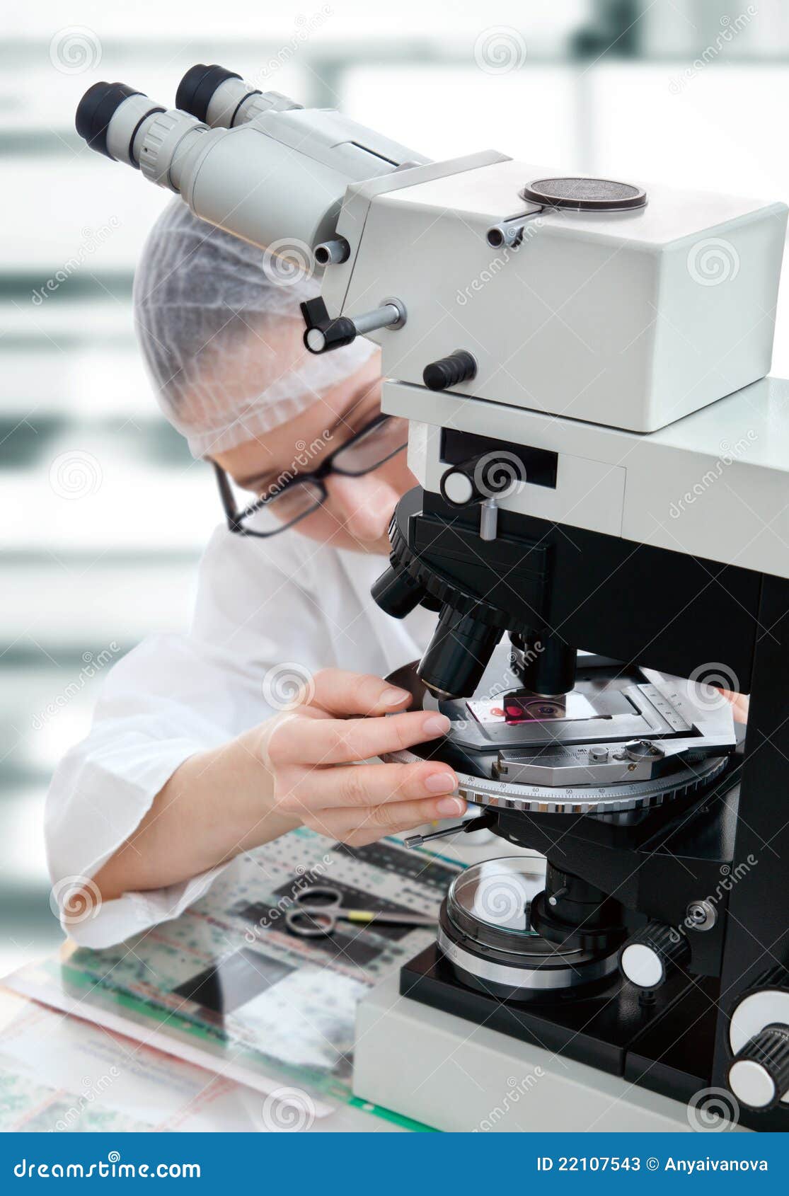Microscopist Analysing Biopsy Samples Stock Image - Image of screen ...