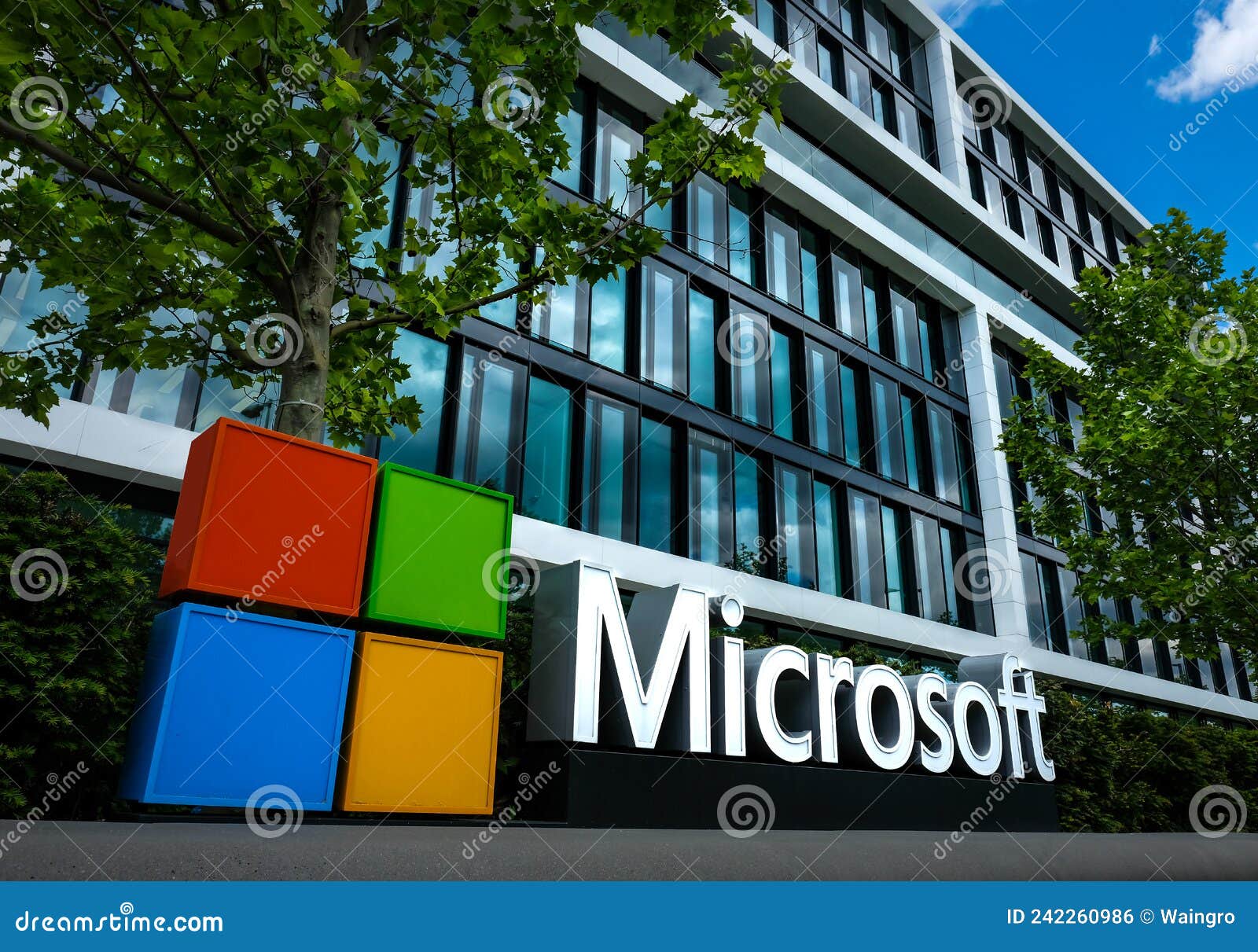 Microsoft Technology Headquarters Editorial Photo - Image of gates ...