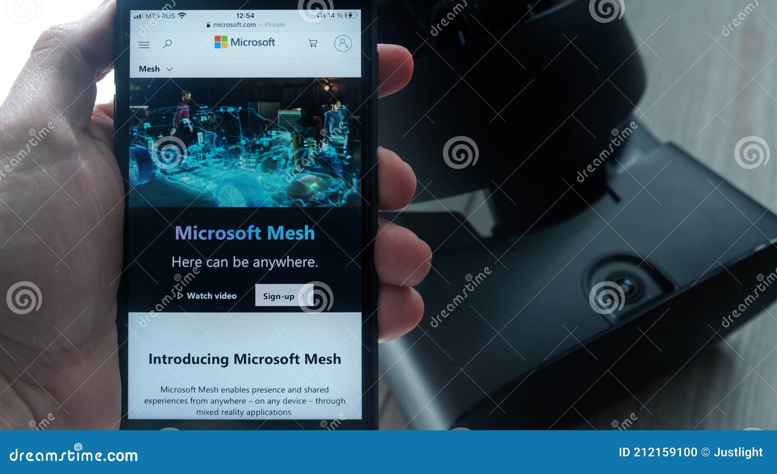 Microsoft Mesh a New Mixed-reality Platform on Smartphone Display. VR ...