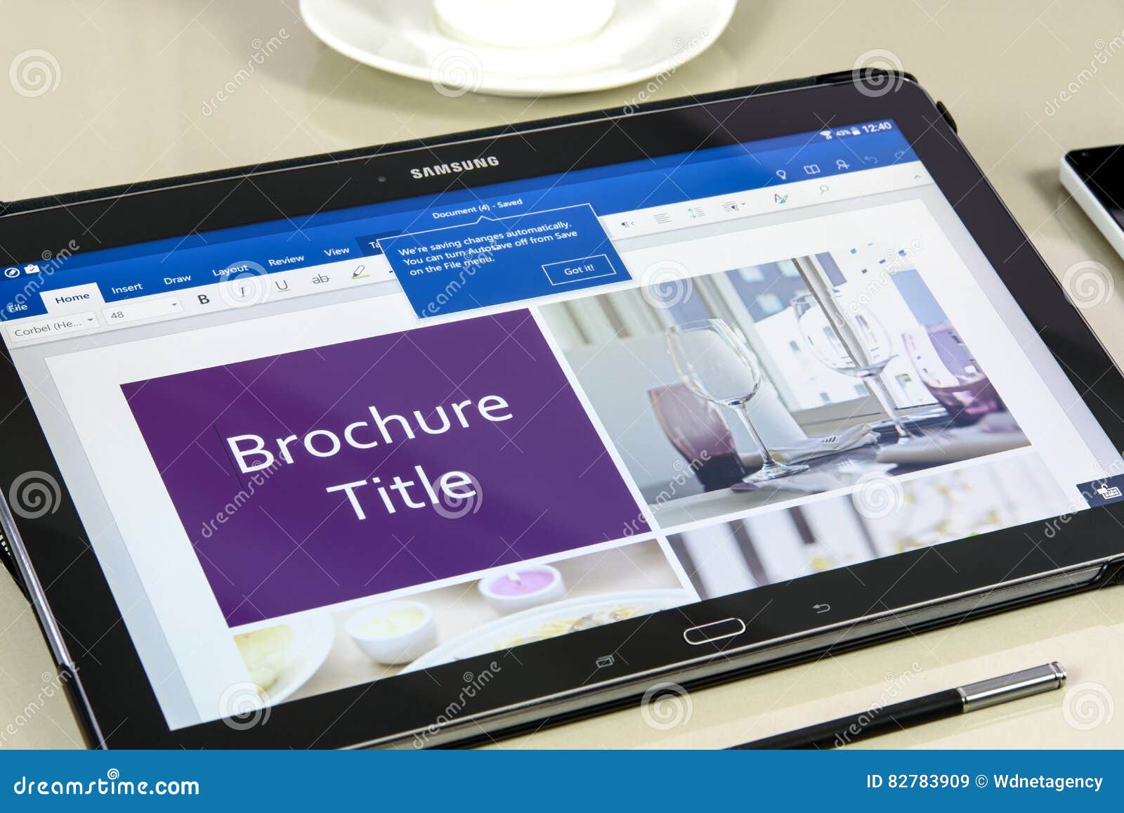 Microsoft Office Word App En La Tableta De Samsung Imagen de archivo ...