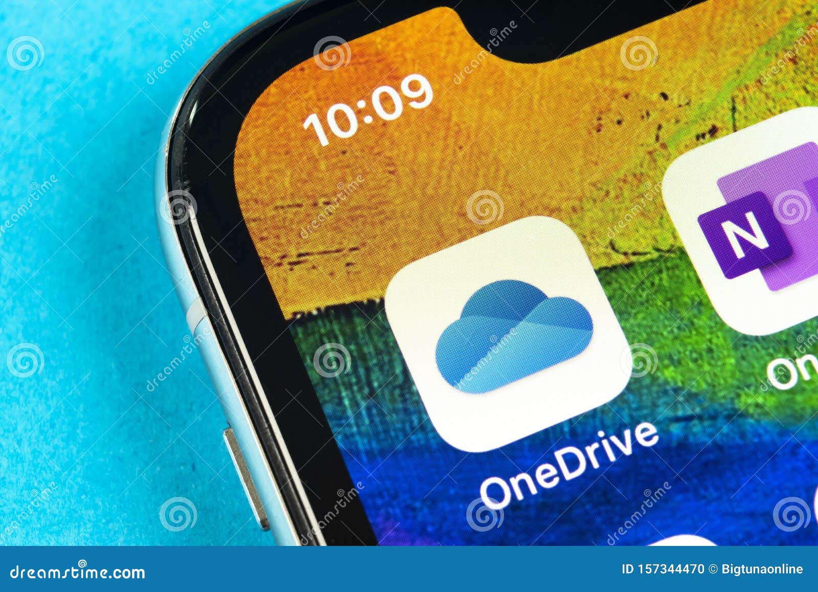 Microsoft OneDrive Application Icon On Apple IPhone X Screen Close-up ...