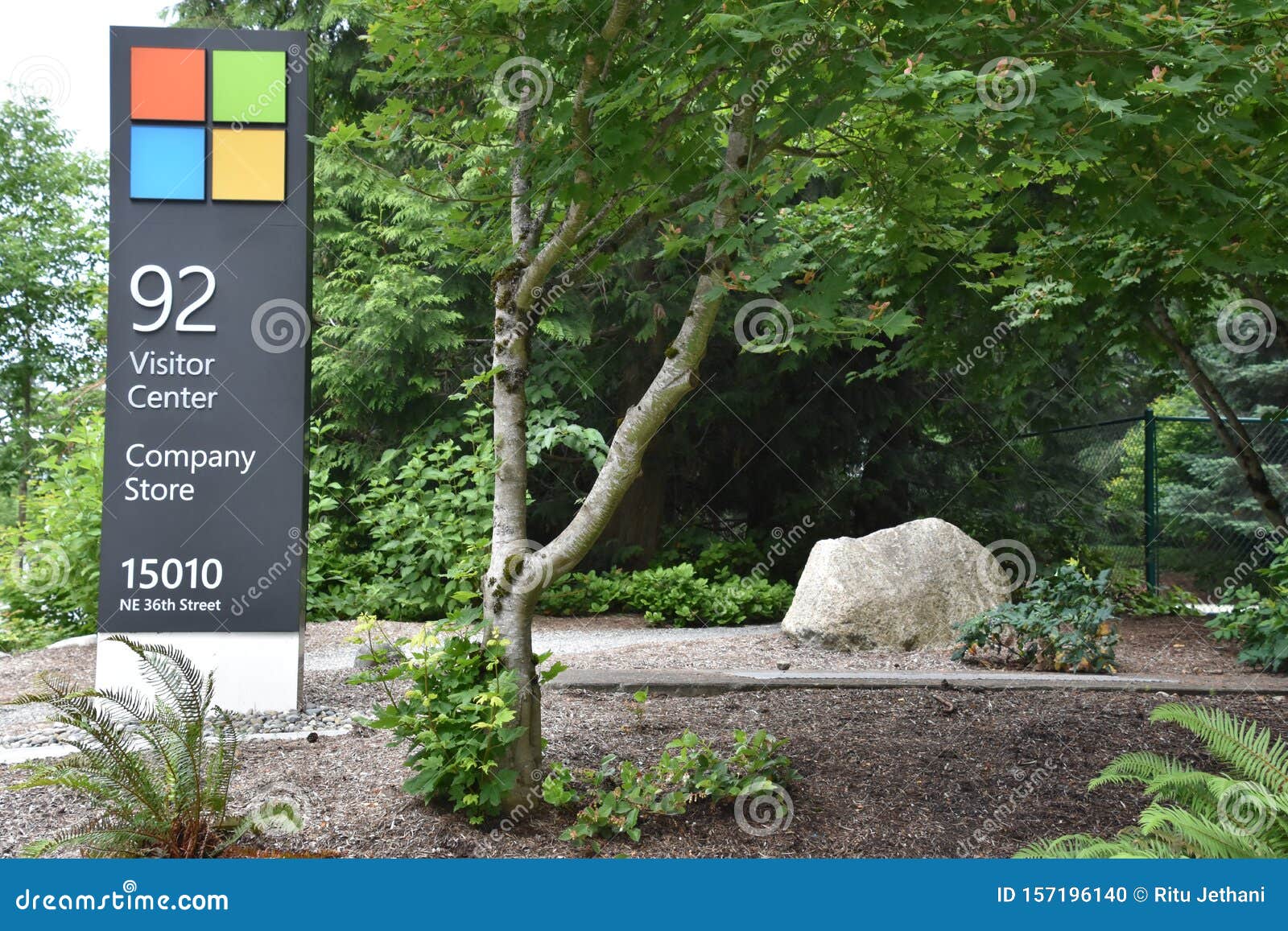 Microsoft Visitor Center at the Headquarters in Redmond, Washington ...