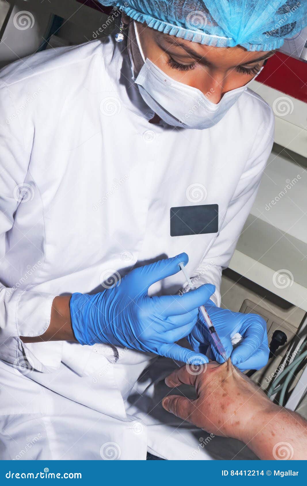 Microsurgery : Dermatologist Doctor Performs Local Anesthesia in Hand ...