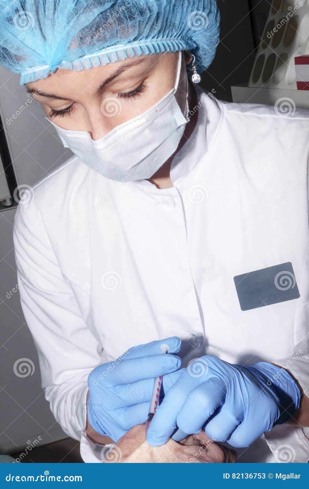 Microsurgery : Doctor Performs Local Anesthesia on the Hand Stock Image ...
