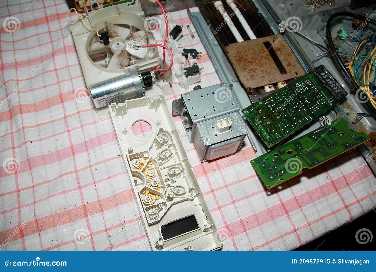 Microwave Oven Disassembled on a Kitchen Table Stock Image - Image of ...
