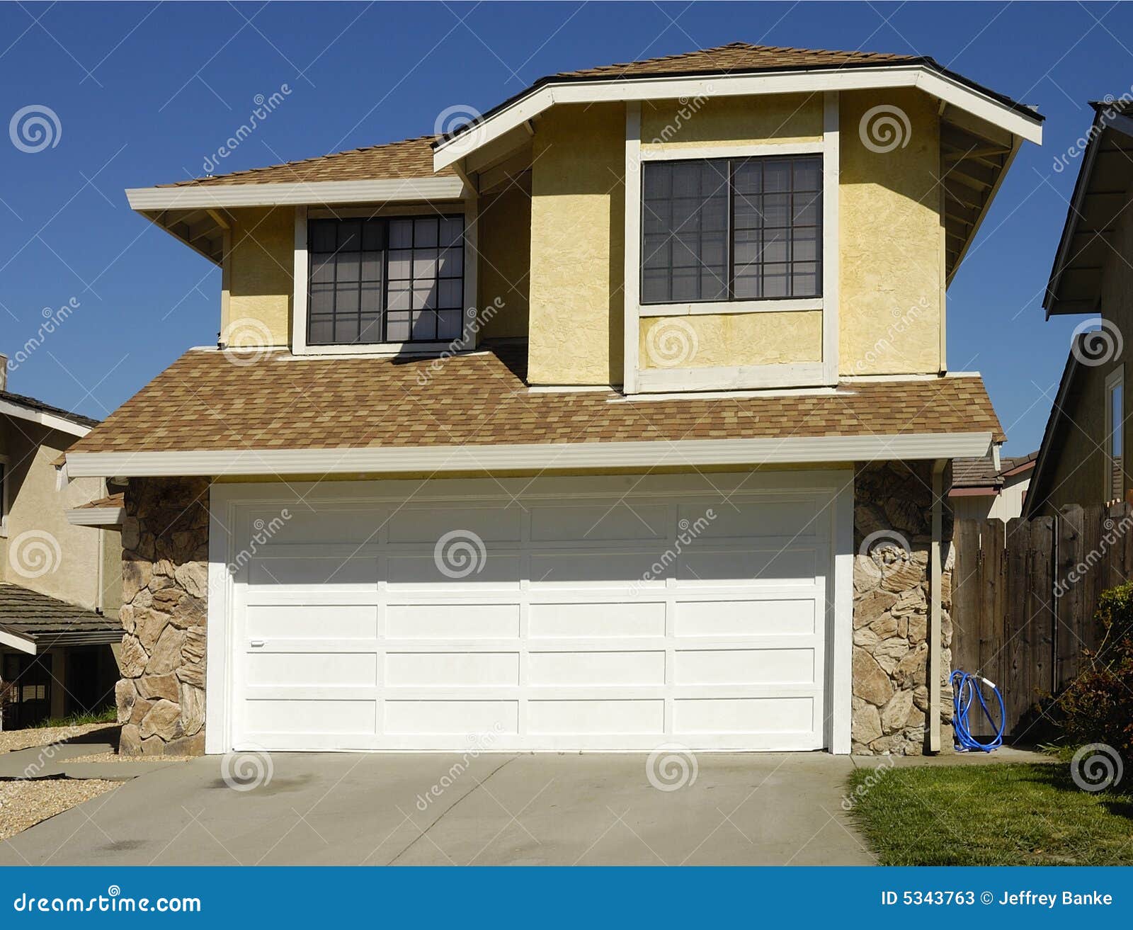 Mid Range Single Family Home Stock Image - Image of stucco, eaves: 5343763