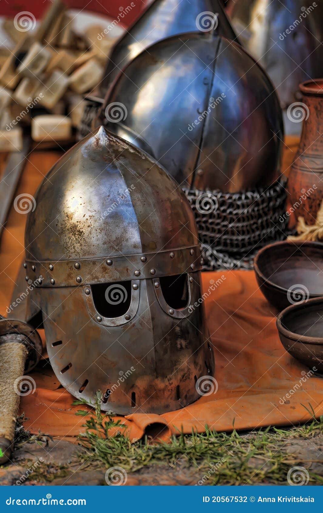 Middeleeuwse Helmen stock foto. Image of militair, helm - 20567532