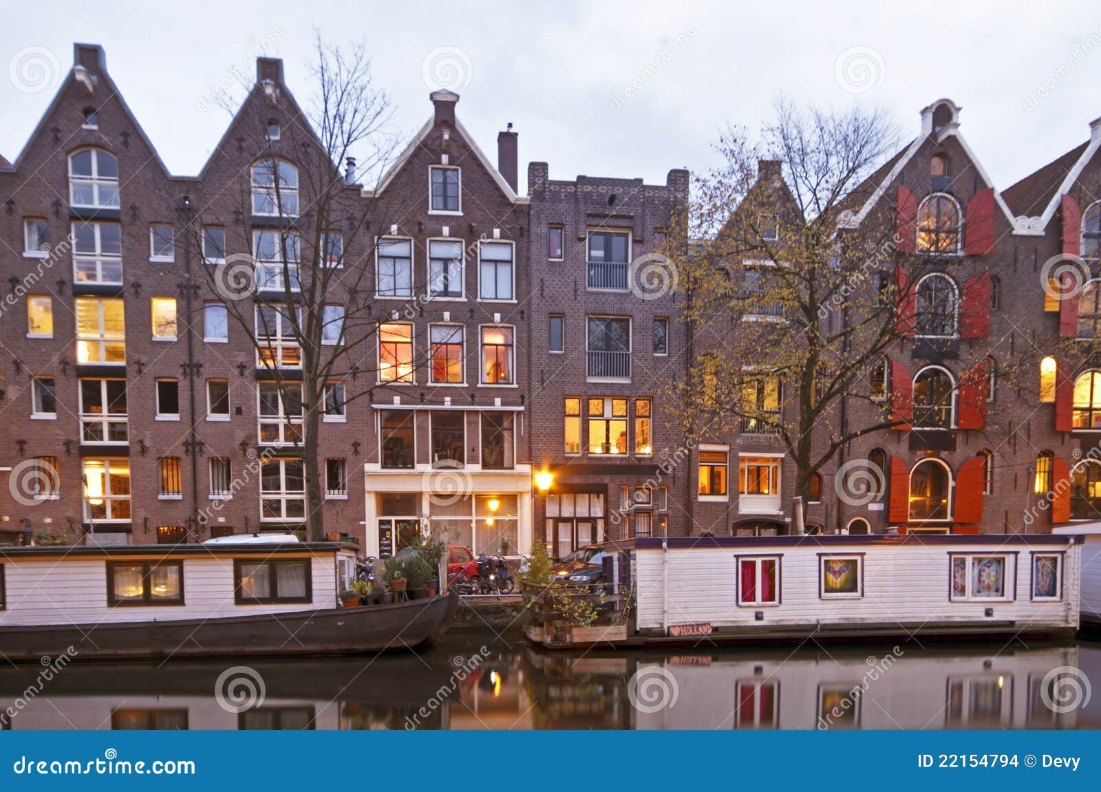 Middeleeuwse Huizen in Amsterdam Nederland Stock Foto - Image of ...