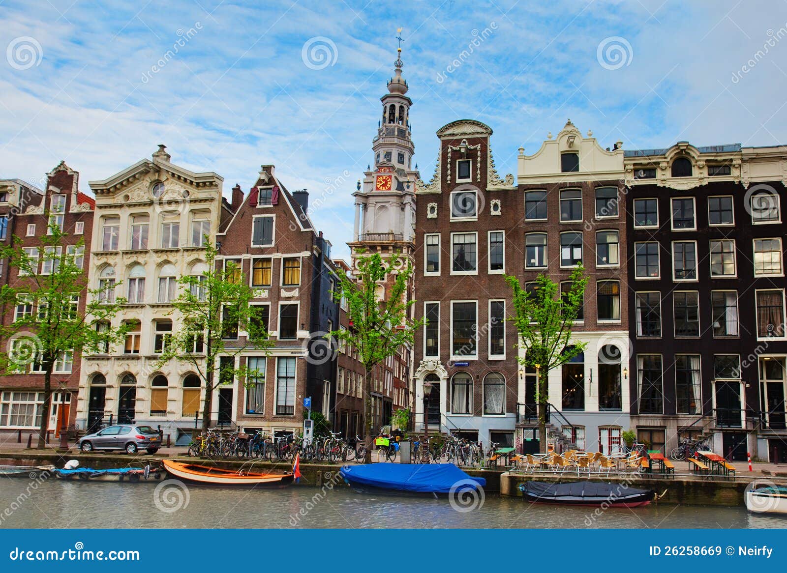 Middeleeuwse Huizen Van Amsterdam, Nederland Stock Afbeelding - Image ...