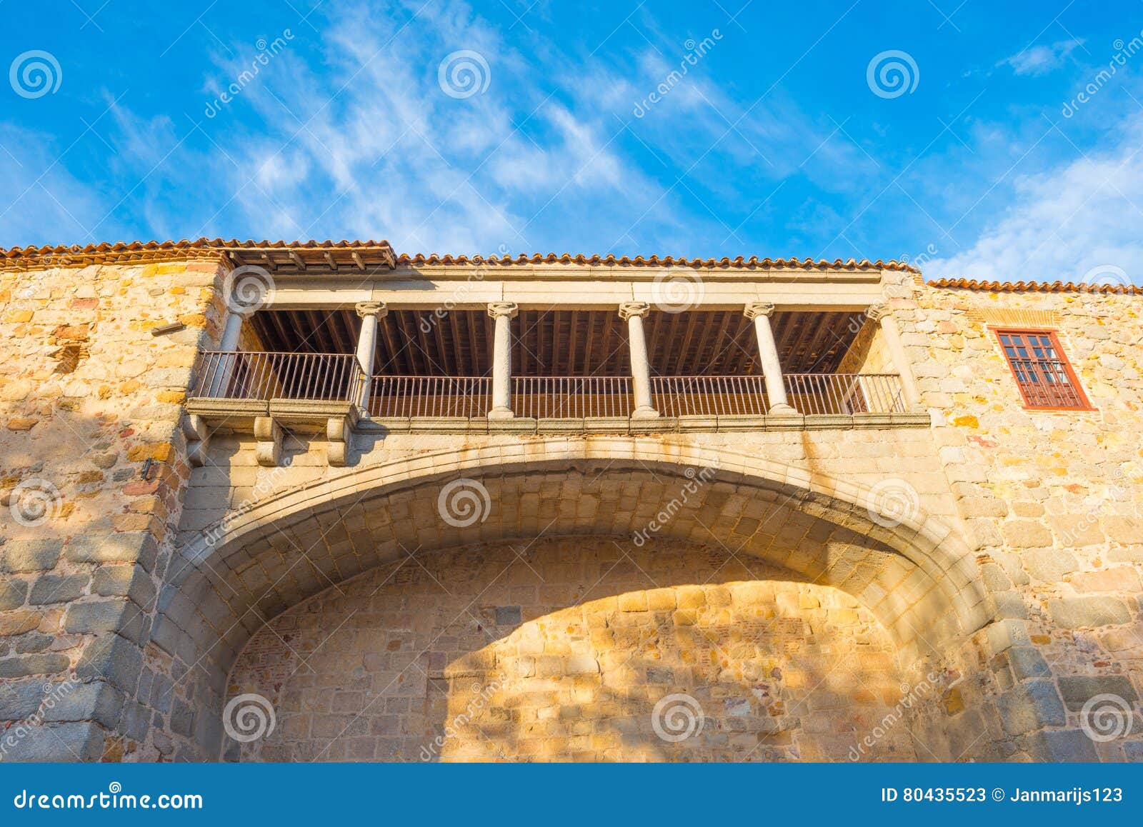 Middeleeuwse Muur Rond De Stad Van Avila Stock Afbeelding - Image of ...