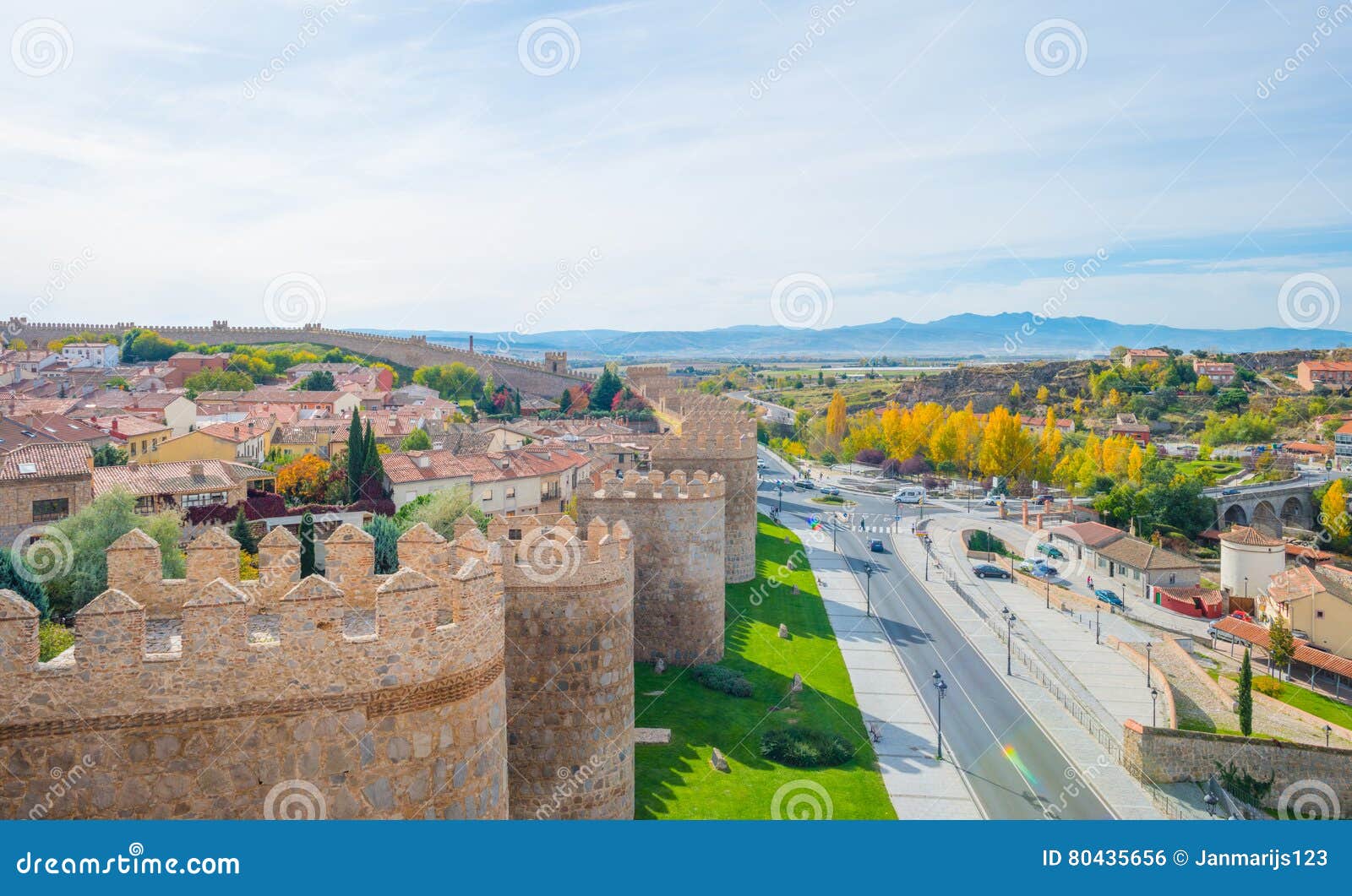 Middeleeuwse Muur Rond De Stad Van Avila Stock Foto - Image of ...