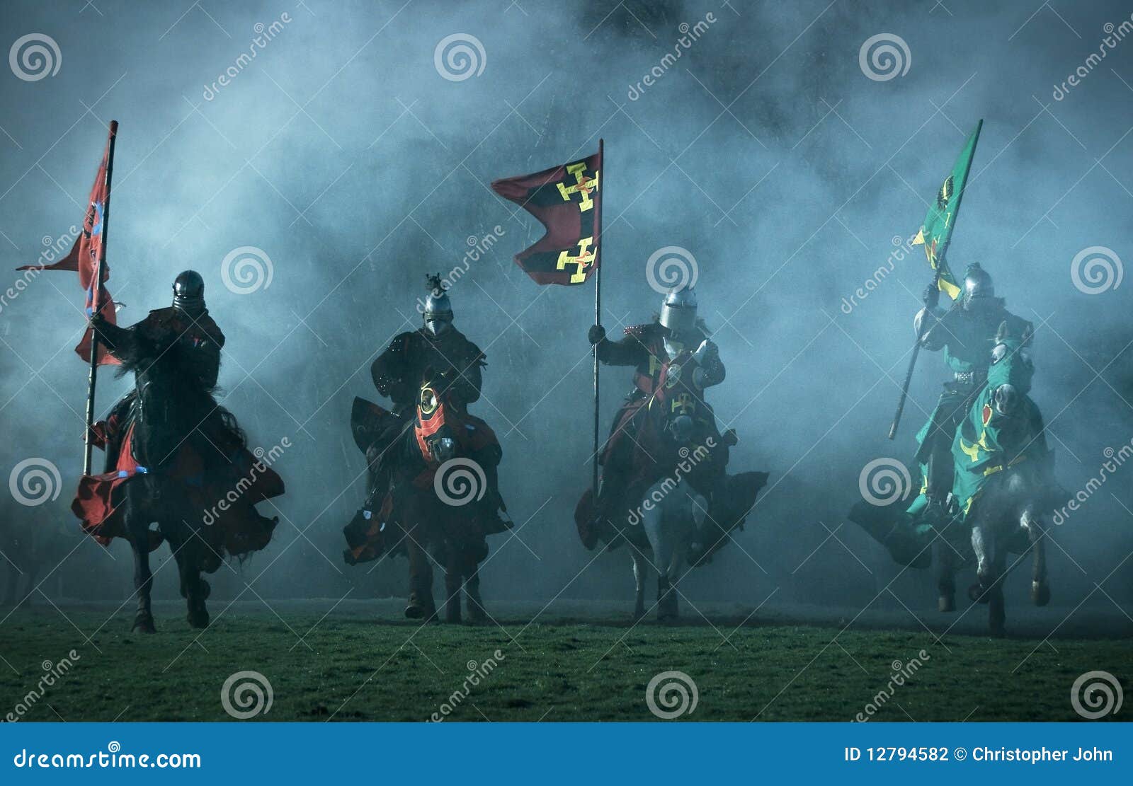 Middeleeuwse ridders stock foto. Image of spandoeken - 12794582