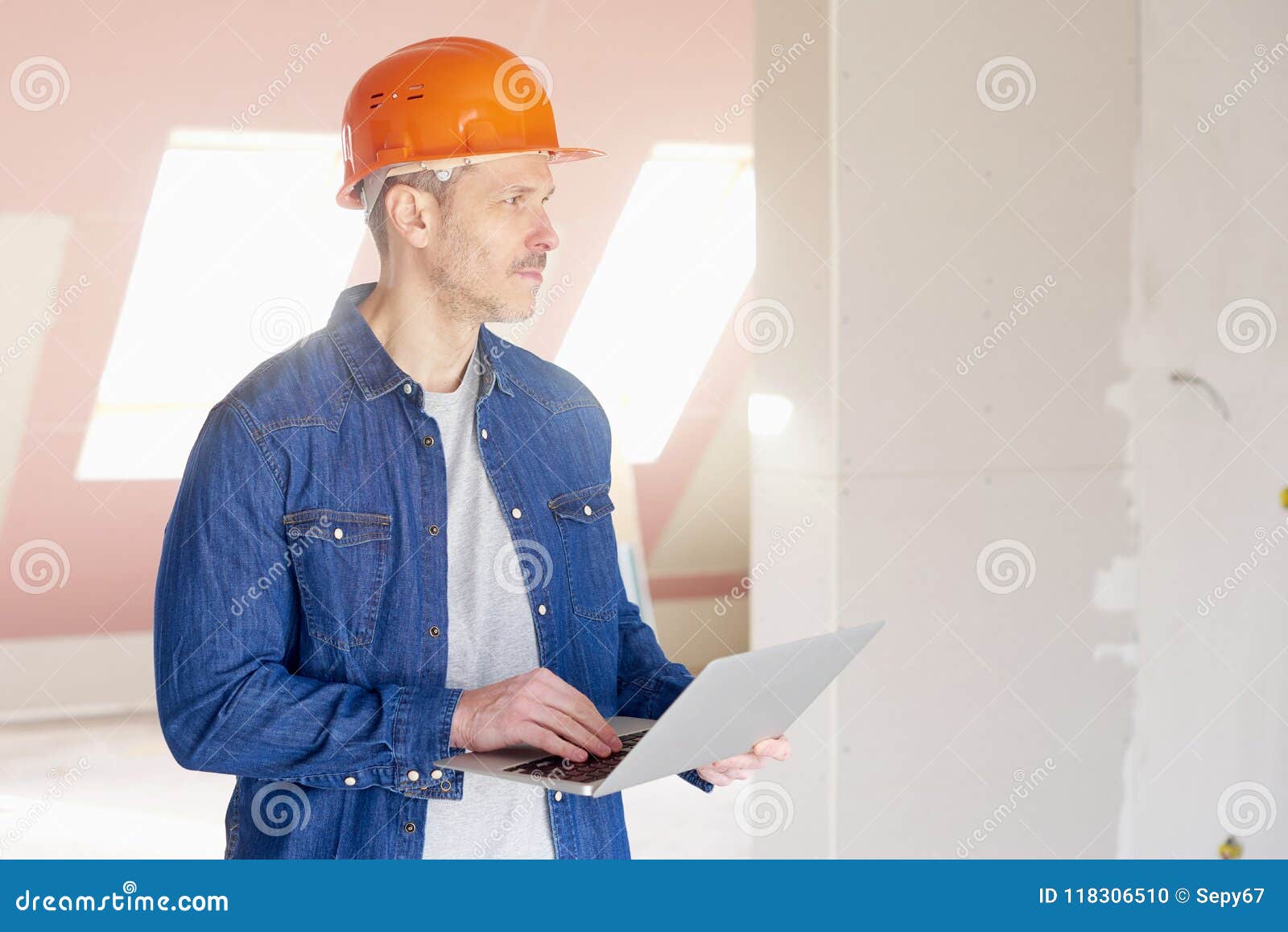 Construction Worker Using Laptop Stock Photo - Image of expert, laptop ...